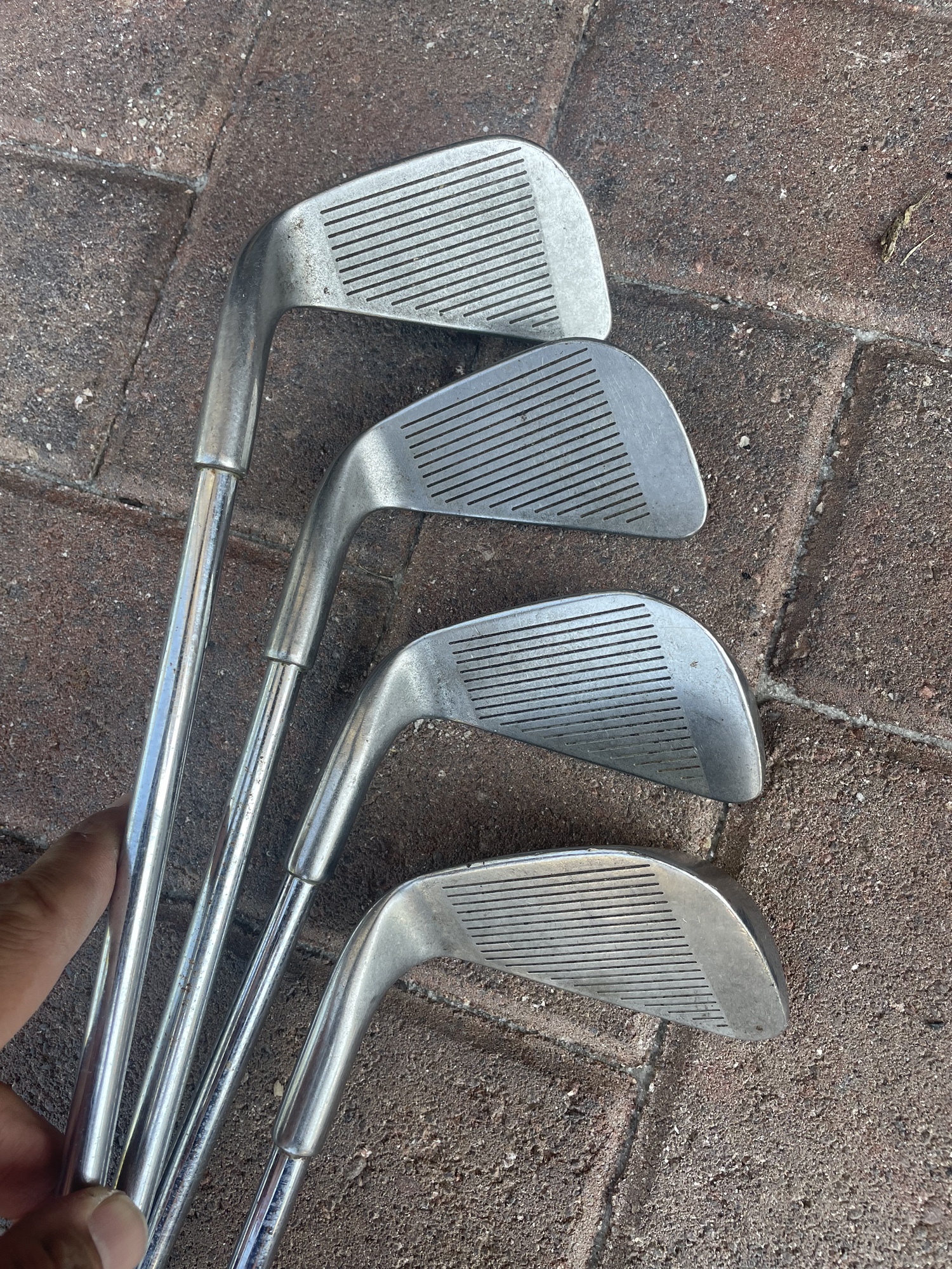 Wilson 1200 GE 8 pc iron set in right hand Steel shafts in regular ...
