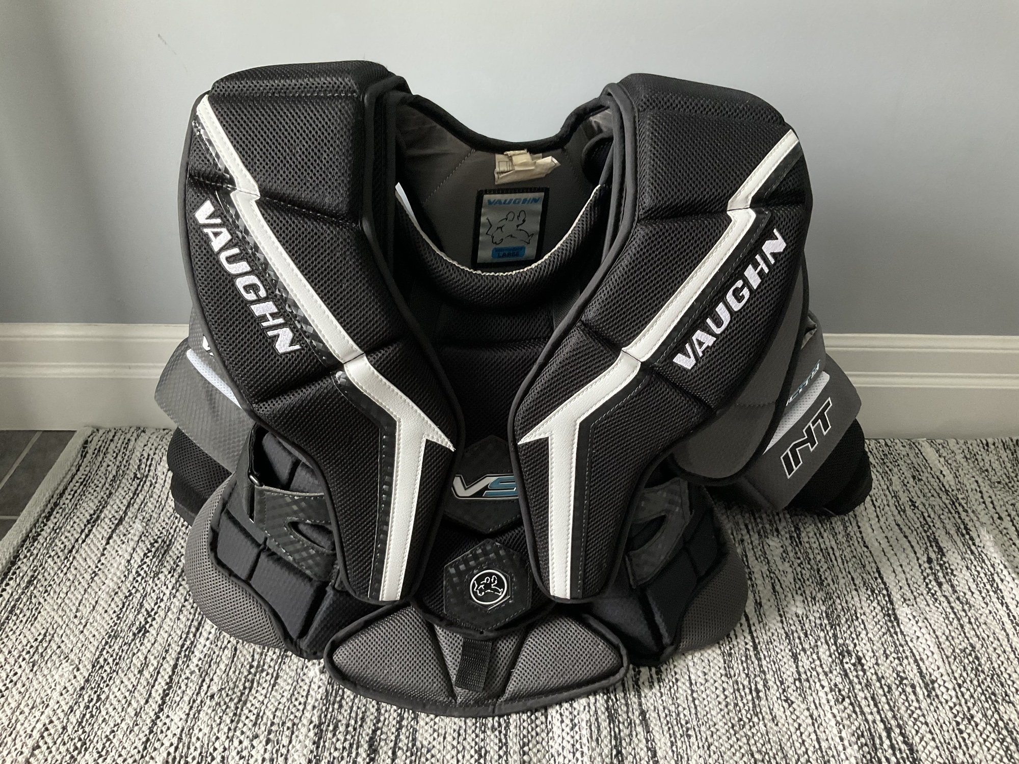 Used Intermediate Large Vaughn Velocity V9 Goalie Chest Protector ...