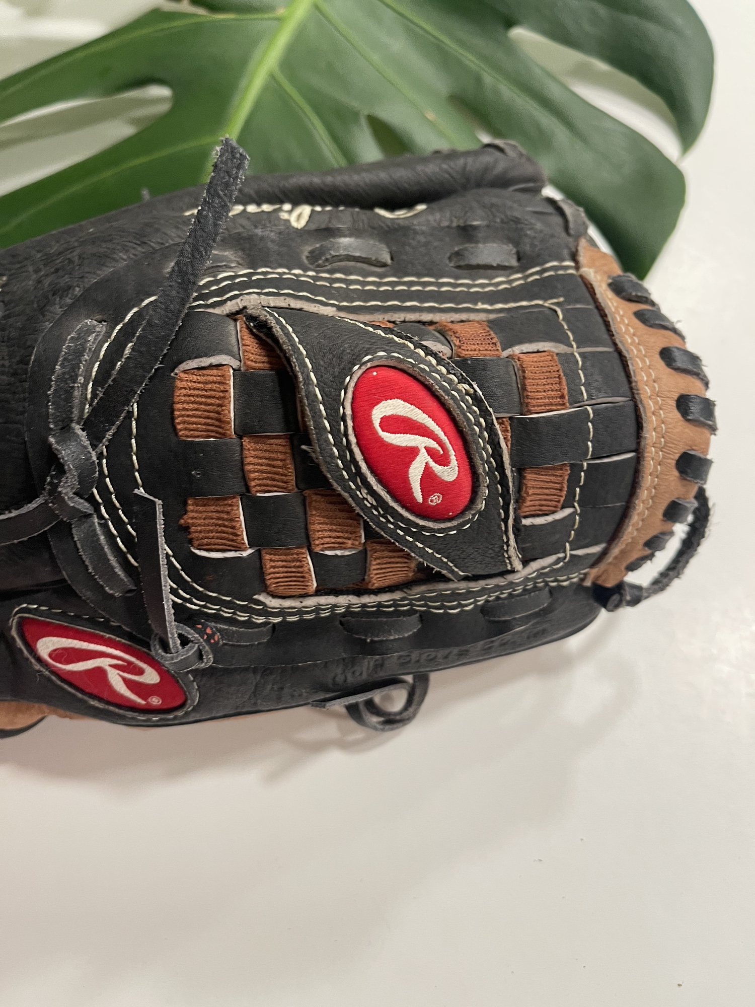 Rawlings Youth Savage 11.5” Baseball Glove RHT | SidelineSwap