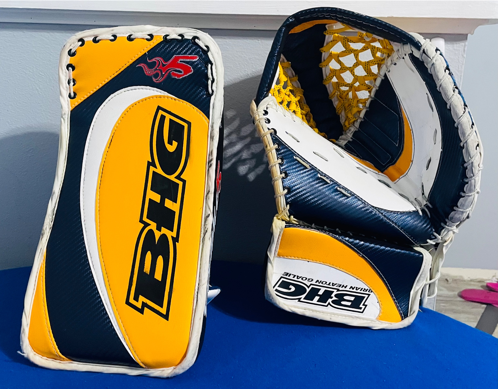 Brian Heaton goalie gloves | SidelineSwap