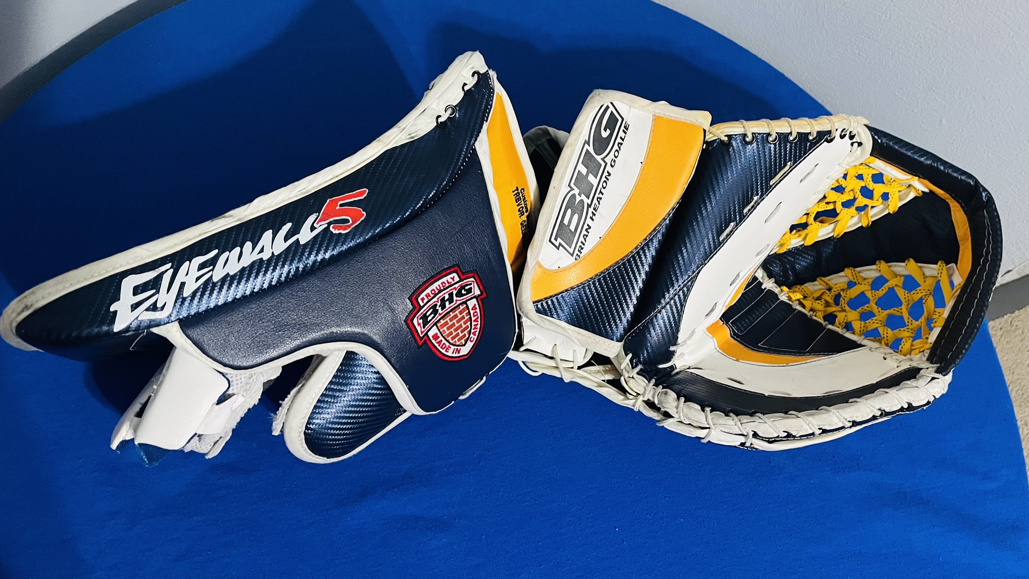 Brian Heaton goalie gloves | SidelineSwap