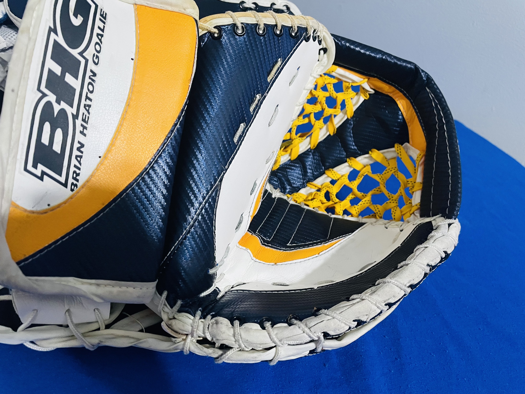 Brian Heaton goalie gloves | SidelineSwap