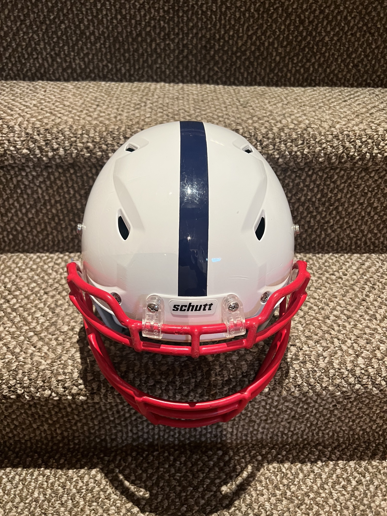 Youth Medium RECONDITIONED 2022 Schutt Vengance Helmet | SidelineSwap