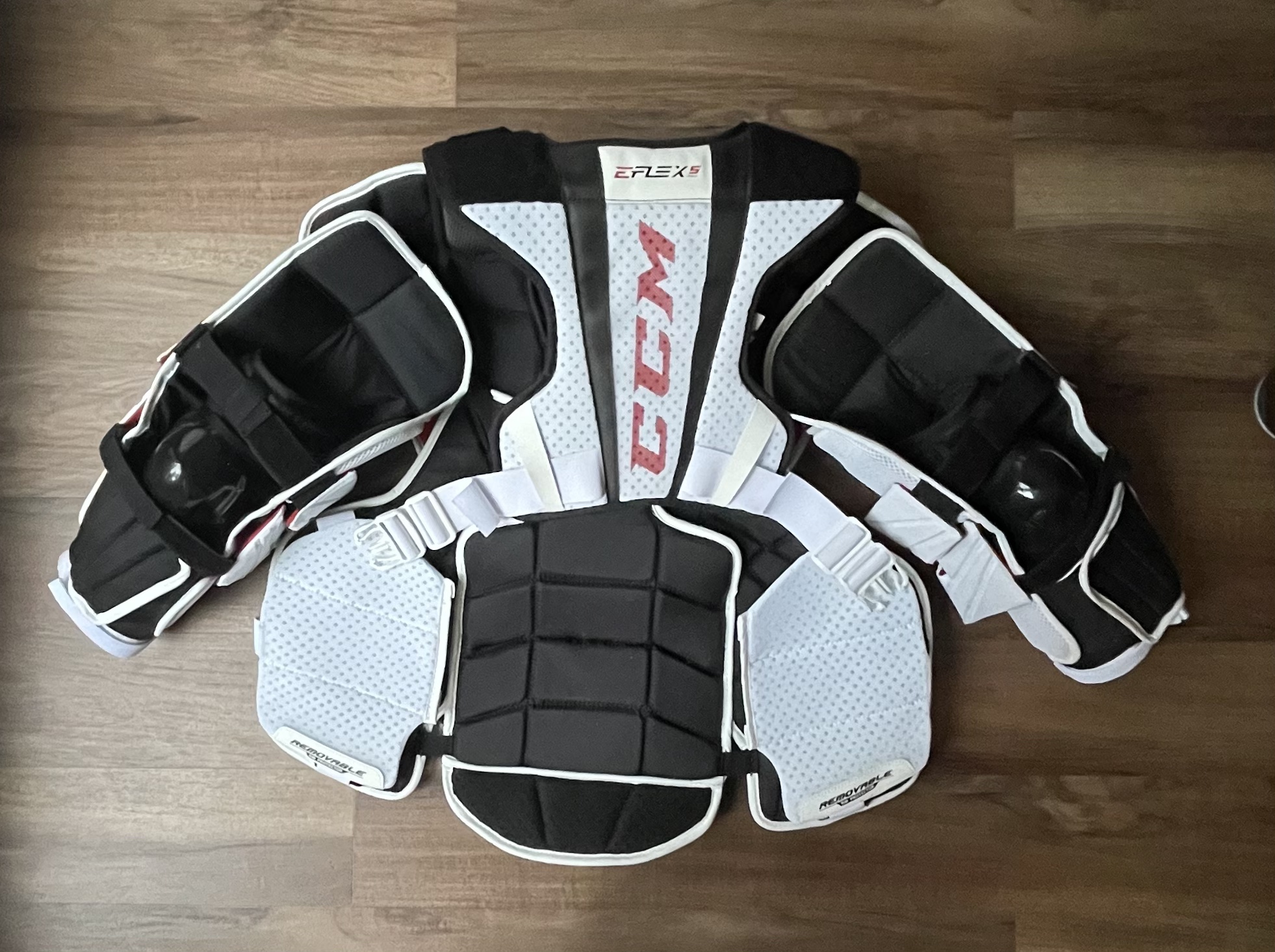 New Large CCM Extreme Flex 5 Pro Goalie Chest Protector | SidelineSwap