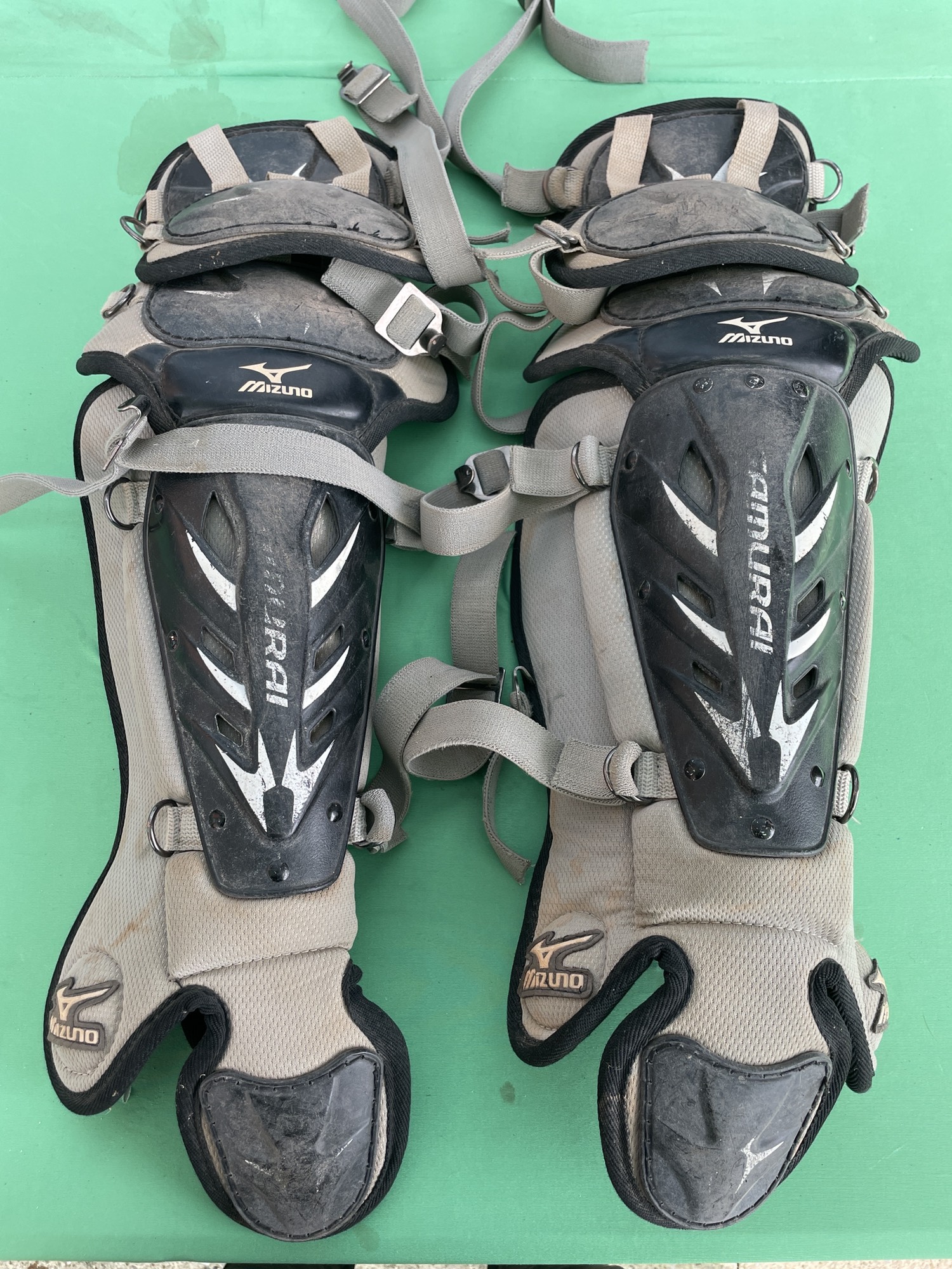 Used Mizuno Samurai Catcher's Leg Guard | SidelineSwap