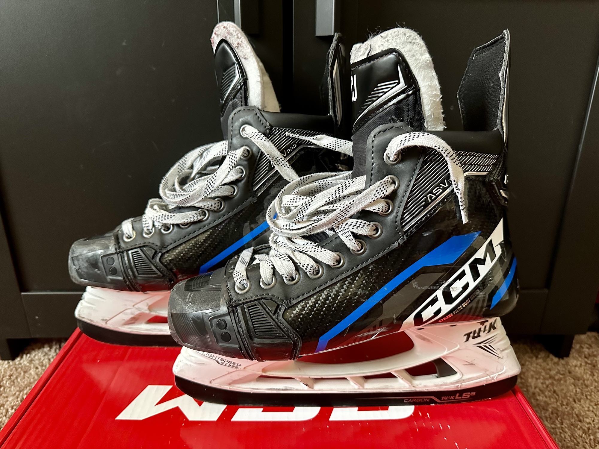 Custom CCM AS-V Pro Skates w/ Extra Steel, Sole Inserts And Covers ...