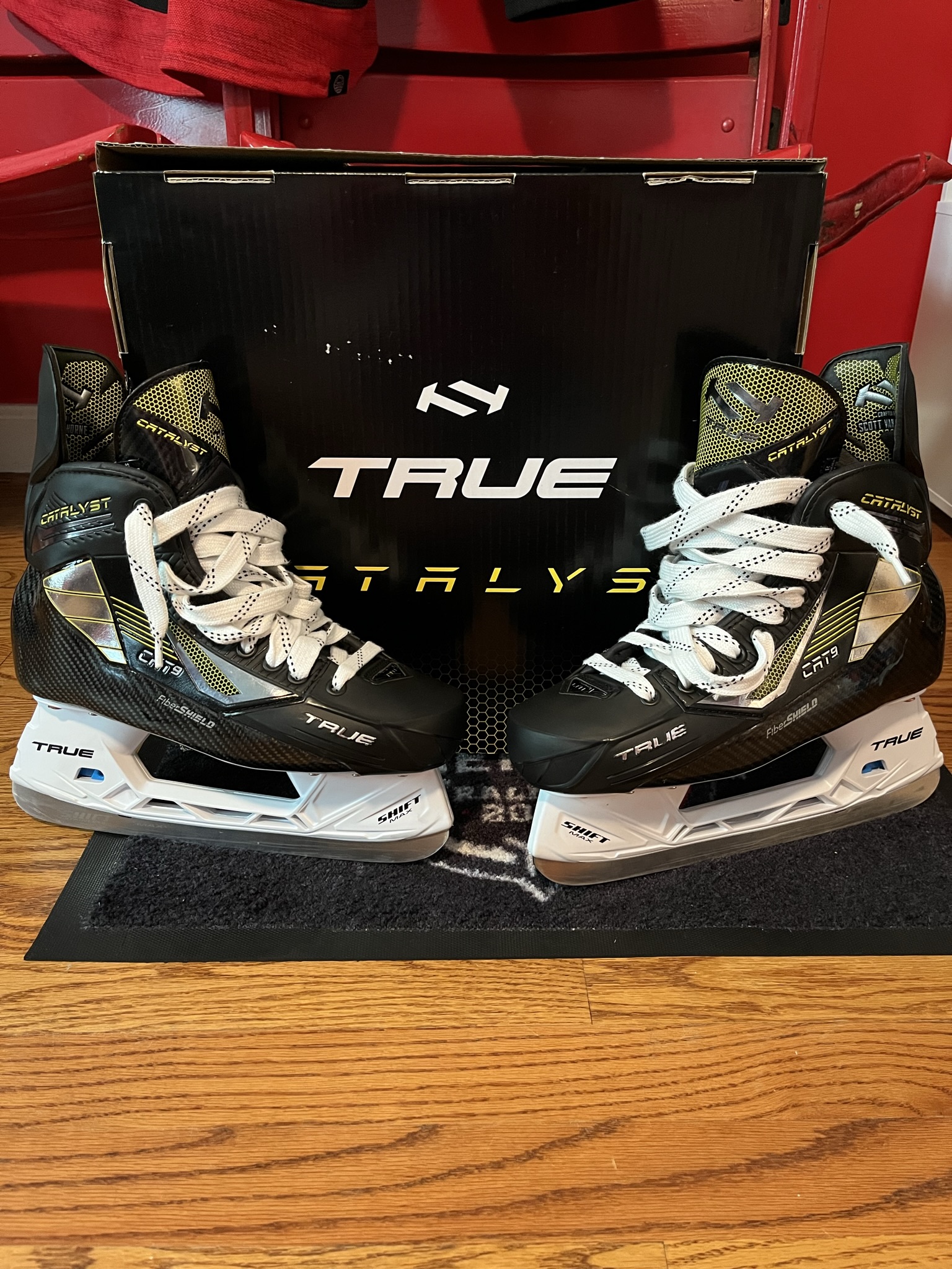 Senior True Catalyst 9 Hockey Skates Regular Width Size 9.5 | SidelineSwap