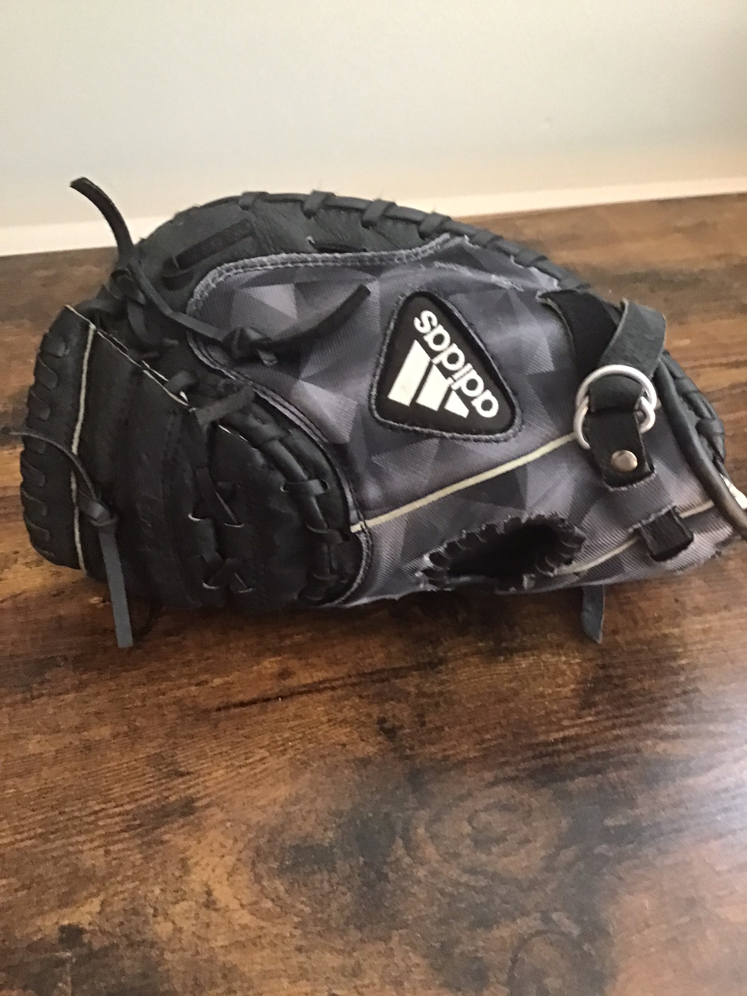 Adidas Catchers Mitt Glove RHT Right Hand Thrower TS3150OBGT | SidelineSwap