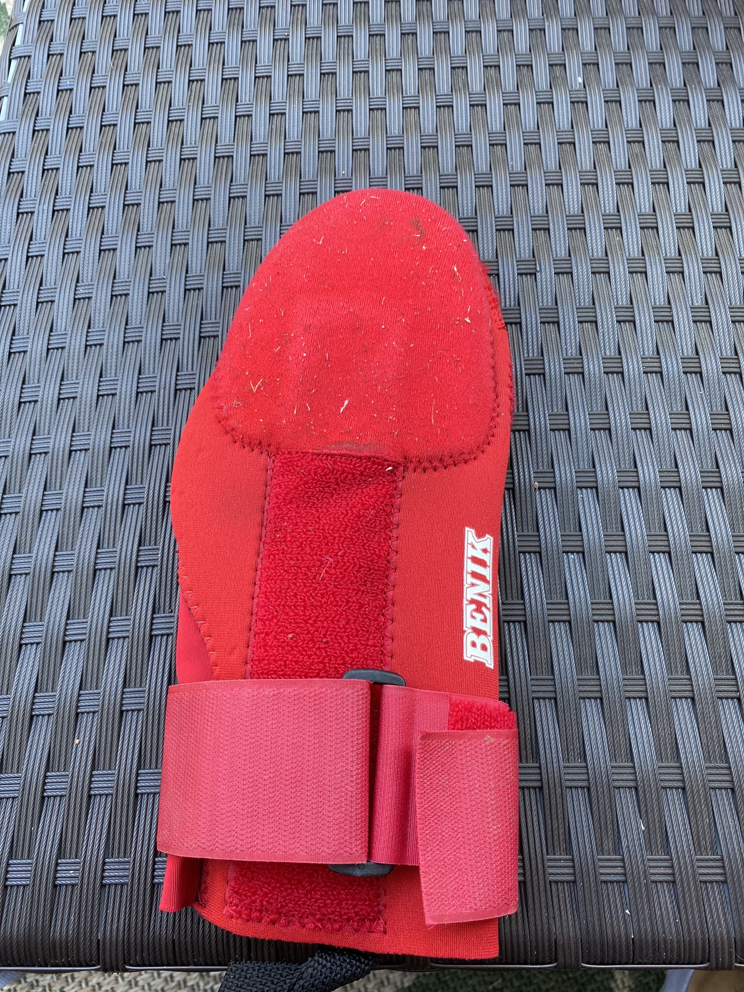 Red Benik Sliding Mitt | SidelineSwap