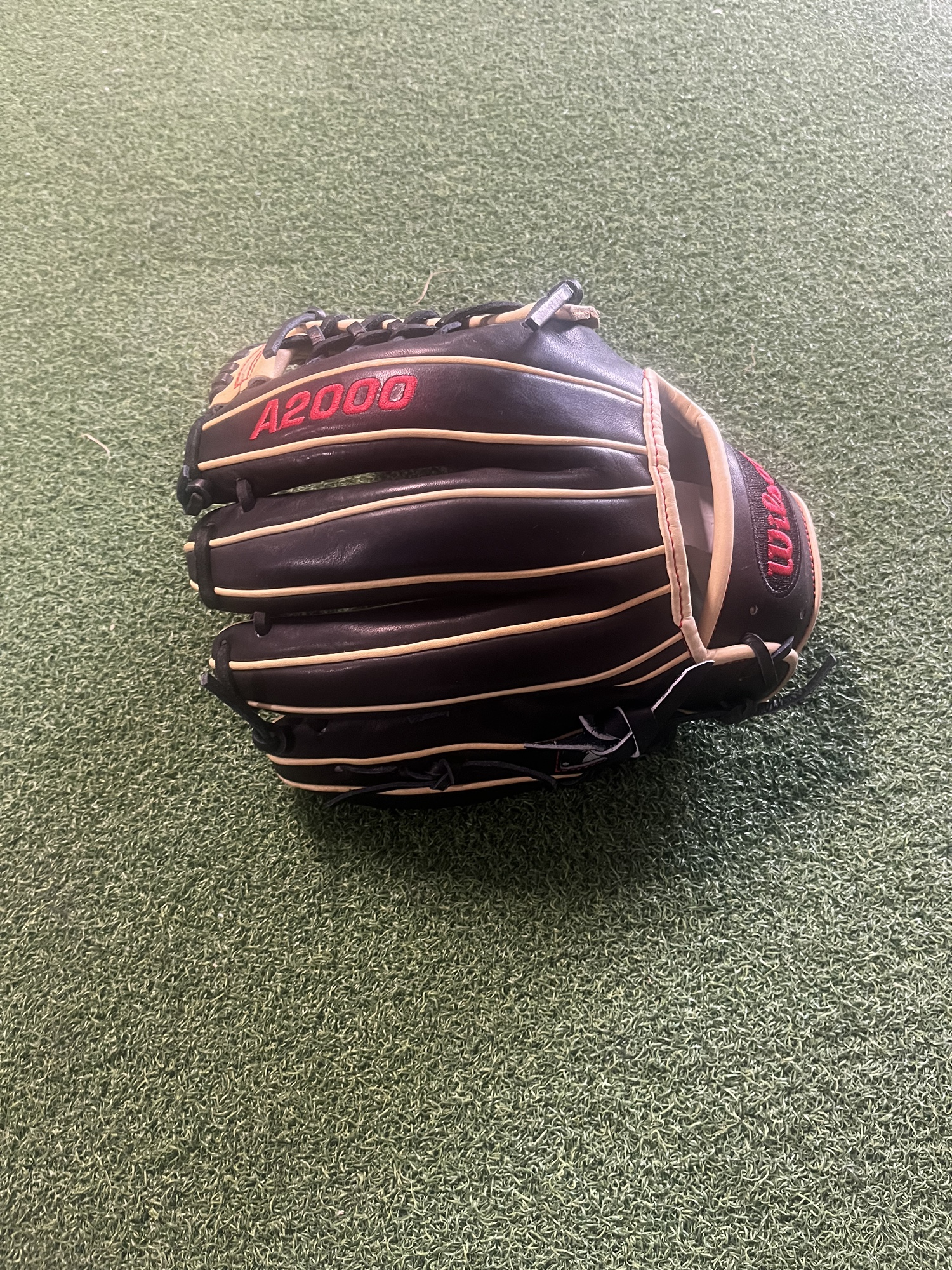 Wilson a2000 Infield 11.5" A2000 Baseball Glove | SidelineSwap