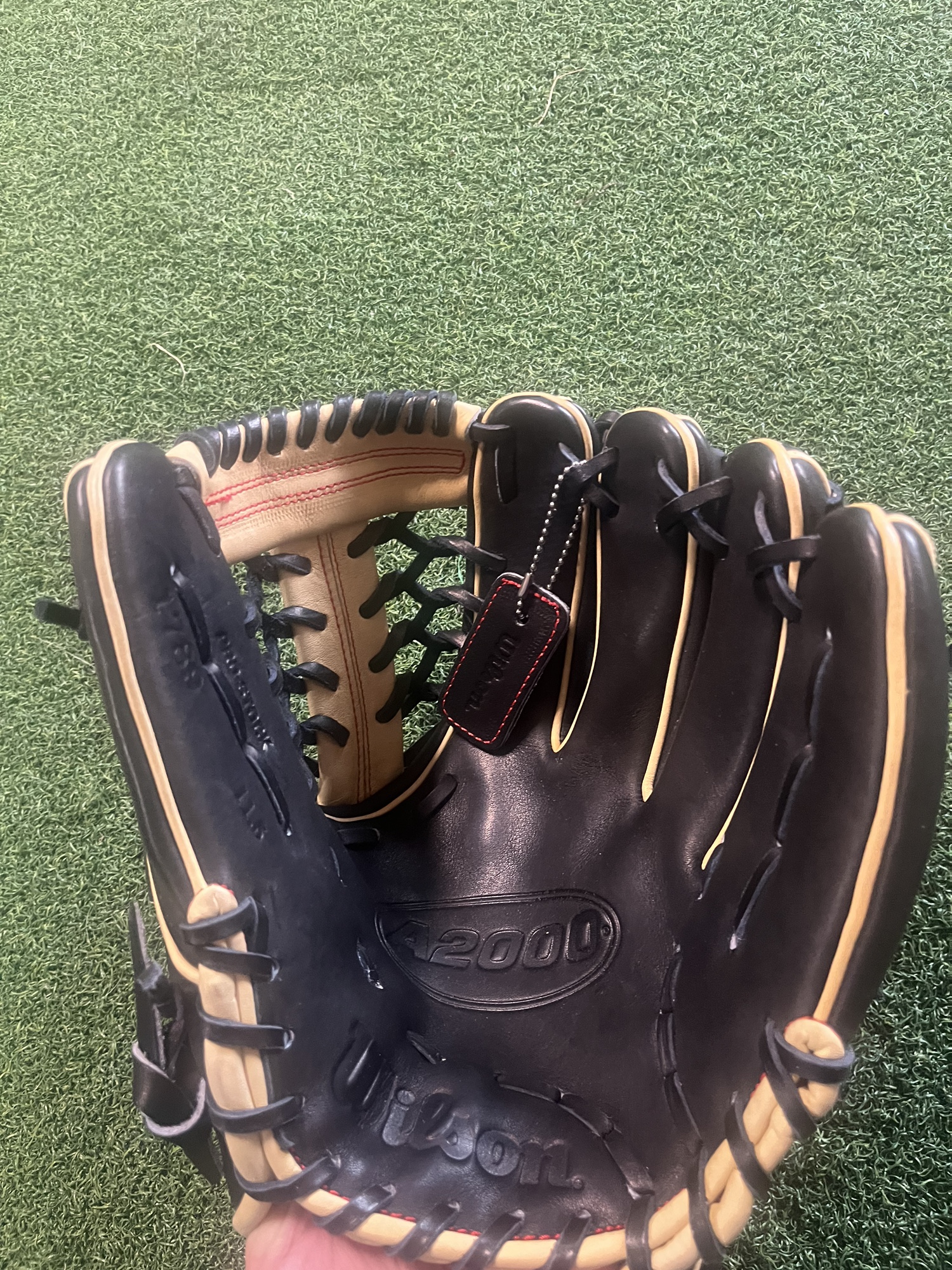 Wilson a2000 Infield 11.5" A2000 Baseball Glove | SidelineSwap