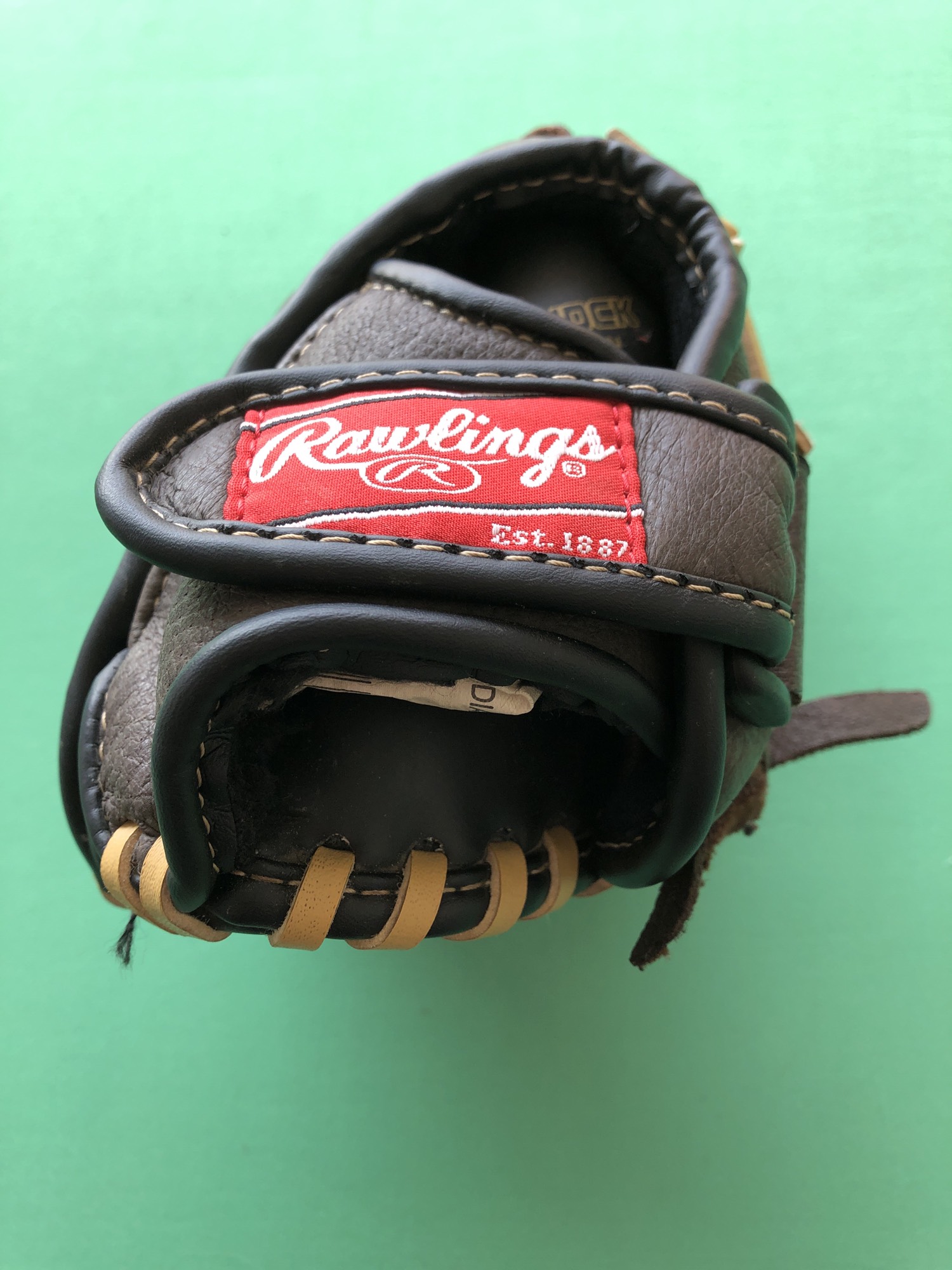Used Rawlings Highlight Series Right Hand Throw Infield Baseball Glove 10" | SidelineSwap