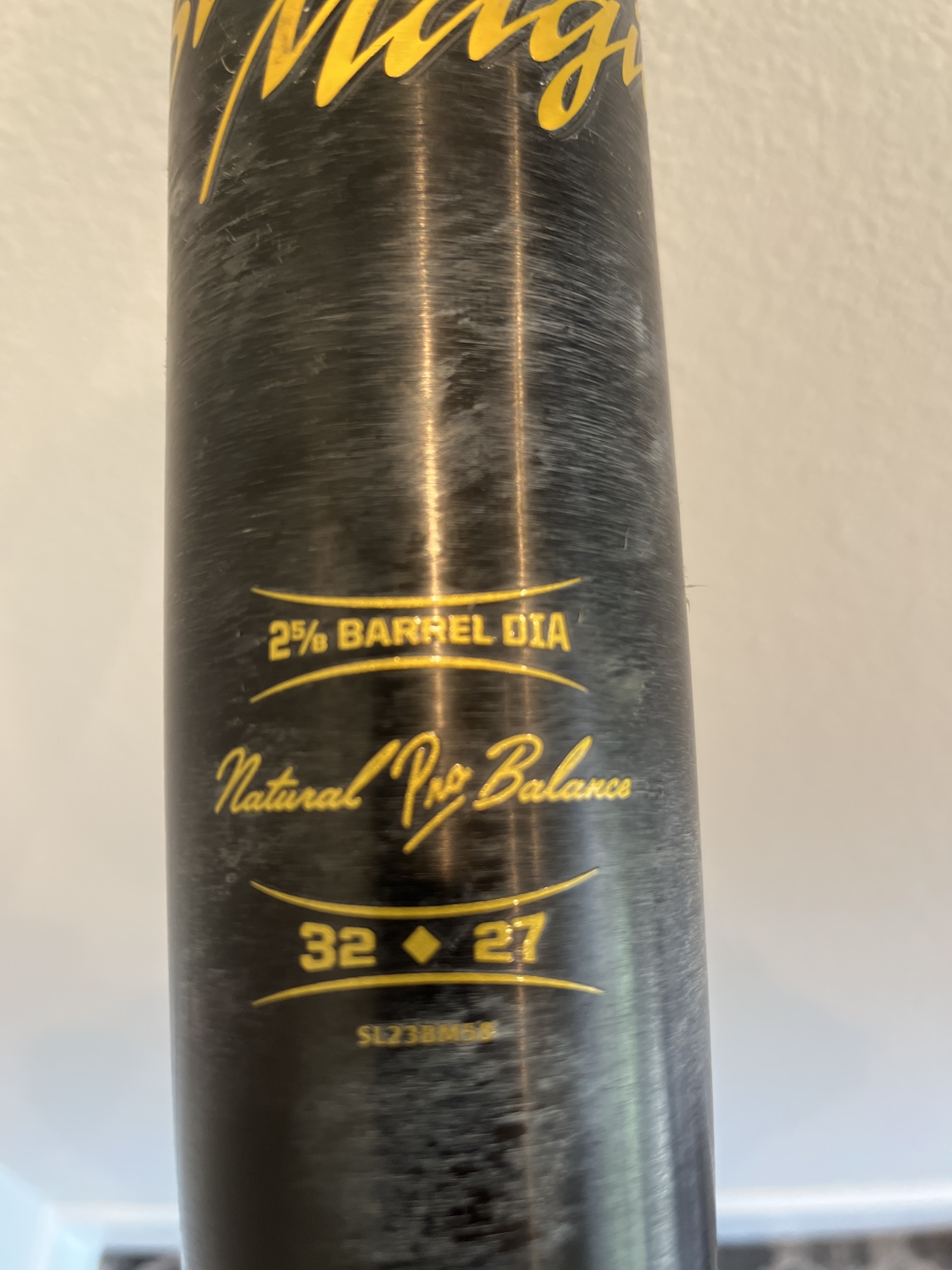 2022 Alloy (-5) 27 oz 32" Black Magic Bat | SidelineSwap