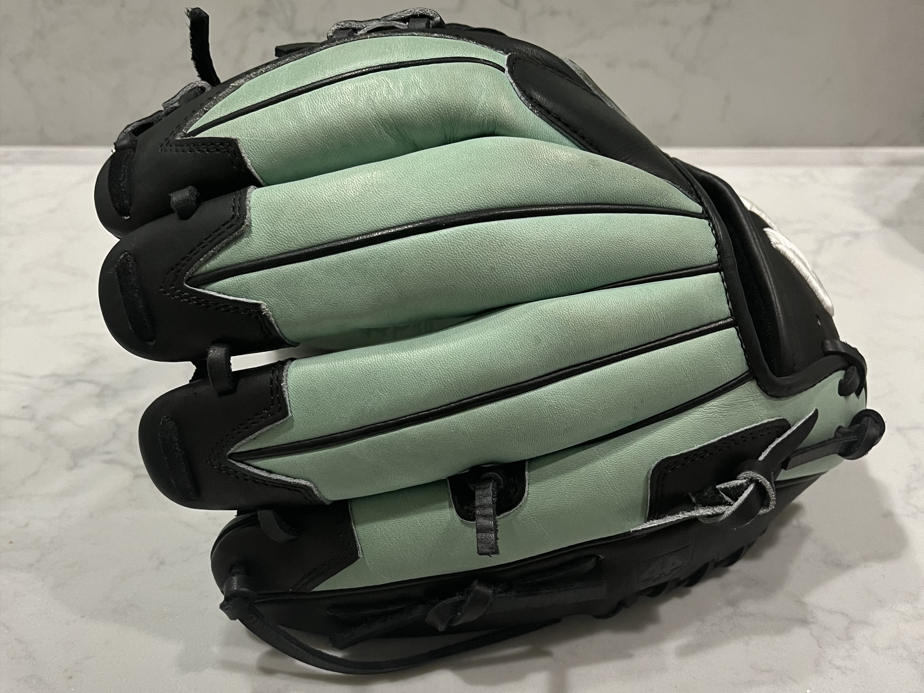 44 Pro Infield Signature Series Baseball Glove 11.5" RHT | SidelineSwap