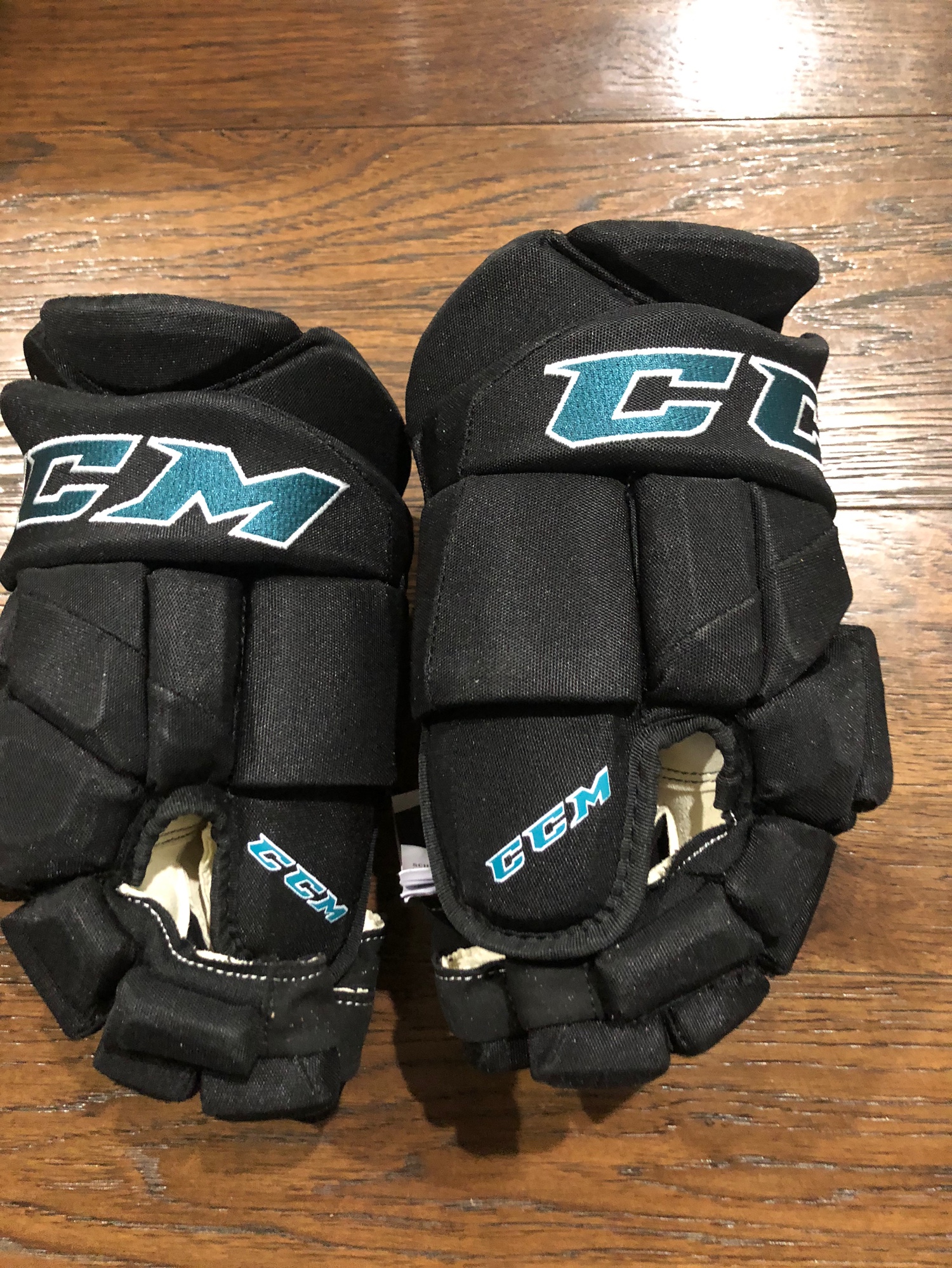New CCM HGPJSPP Gloves 14" Pro Stock | SidelineSwap