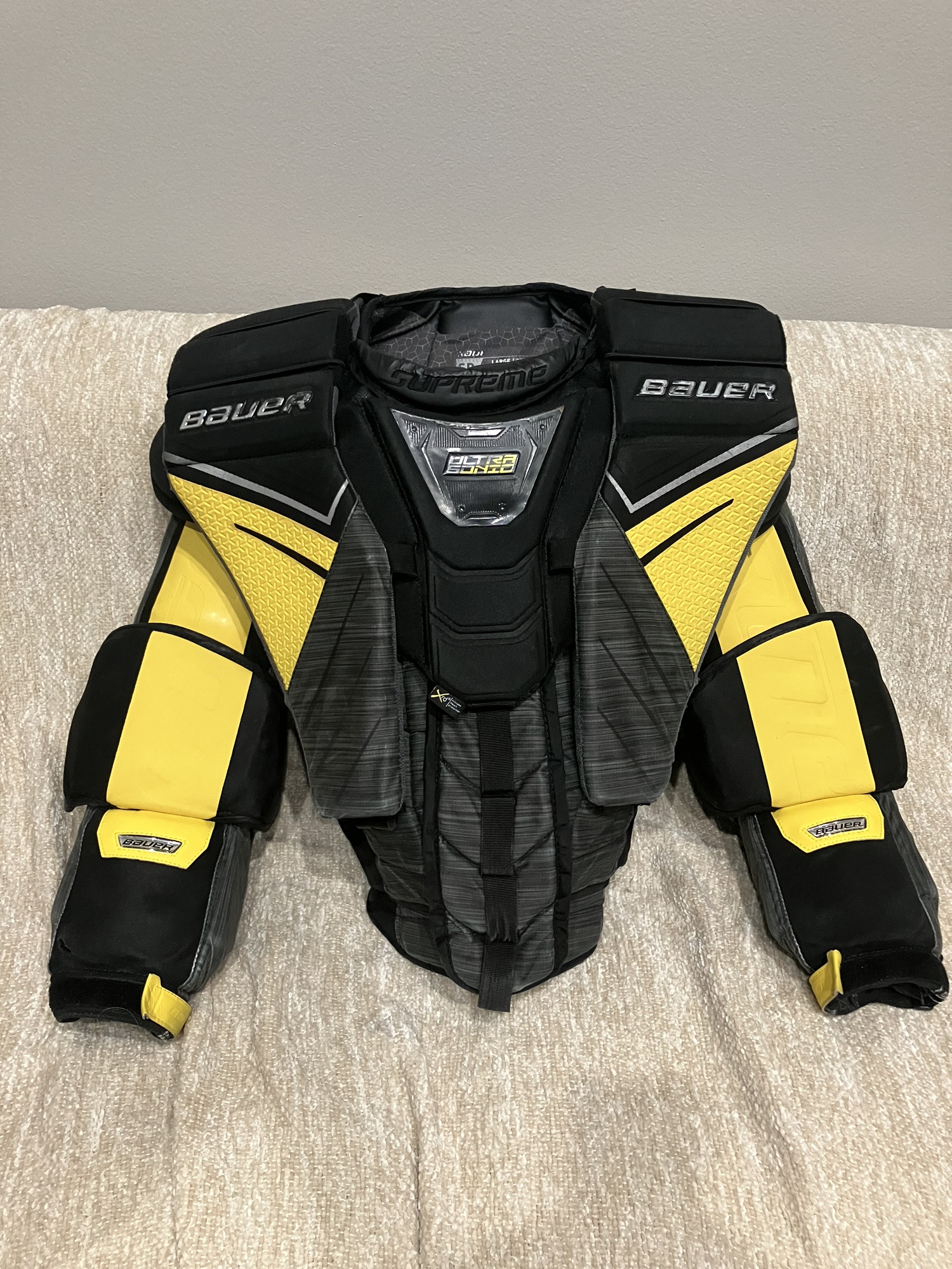 Used Large Bauer Supreme UltraSonic Goalie Chest Protector | SidelineSwap