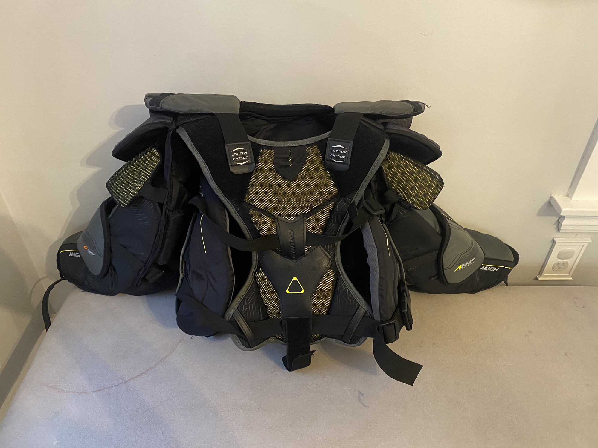 Small Bauer Mach Goalie Chest Protector | SidelineSwap