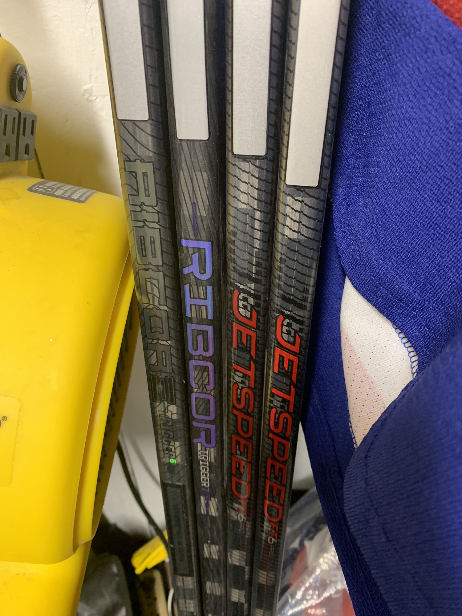 CCM Trigger 7 Pro 70 P28 RH | SidelineSwap