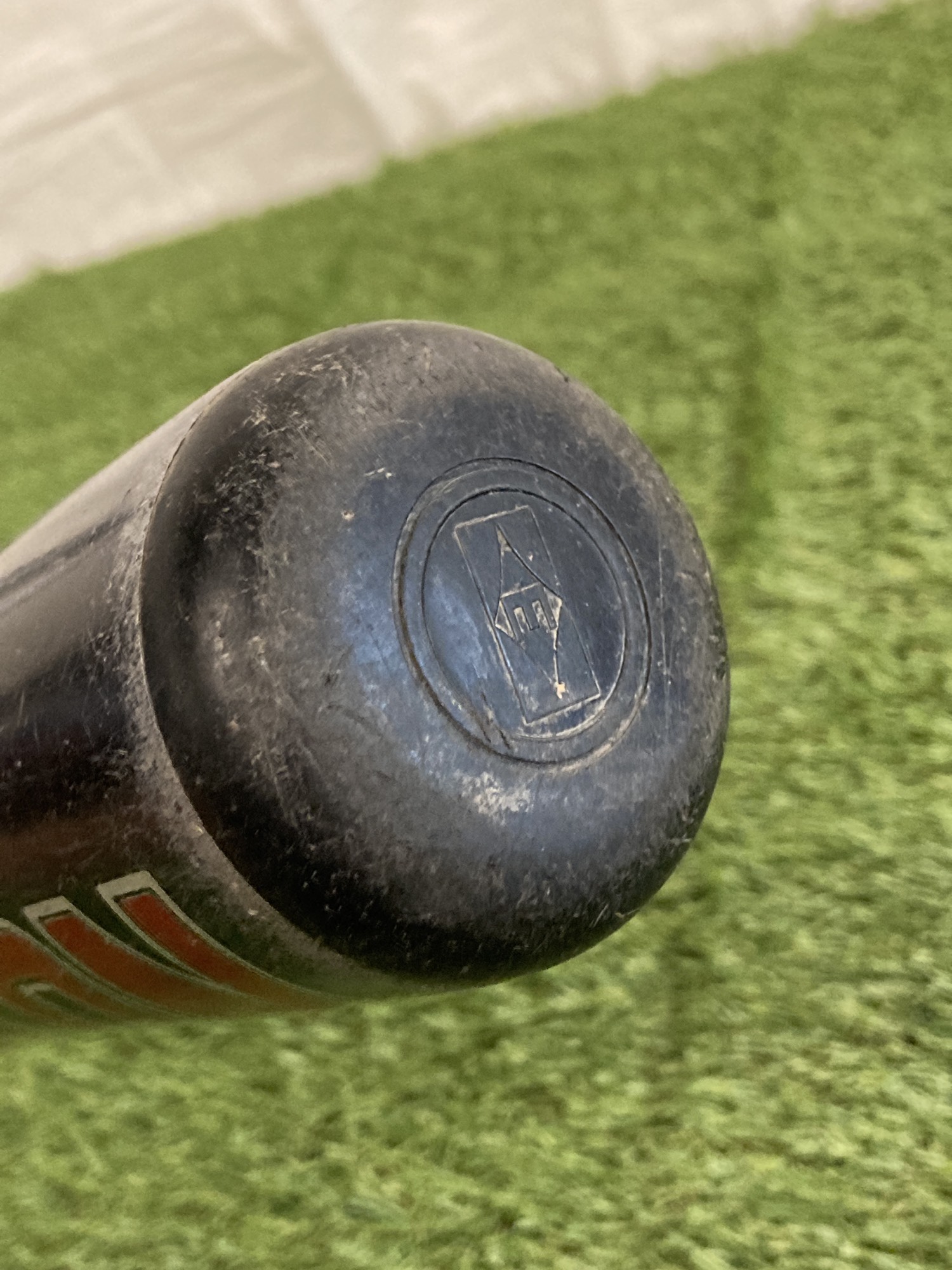 Used UNCERTIFIED Easton Black Magic Alloy Bat -6 24OZ 30" | SidelineSwap