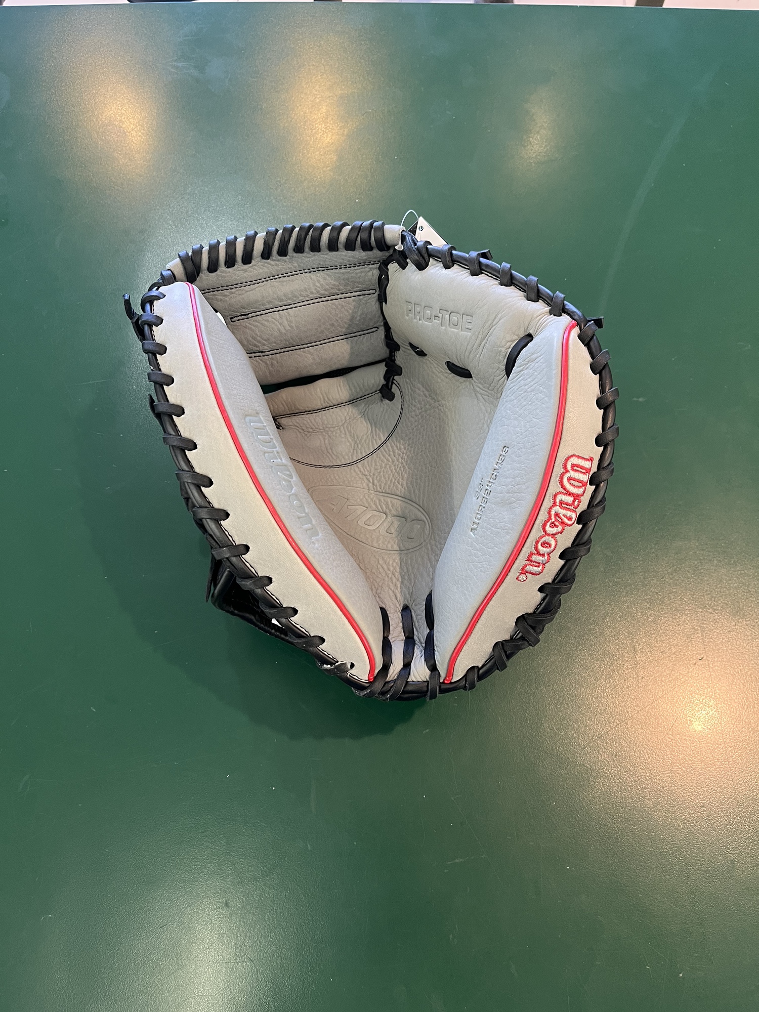 New Wilson A1000 Catchers Mitt 33” | SidelineSwap