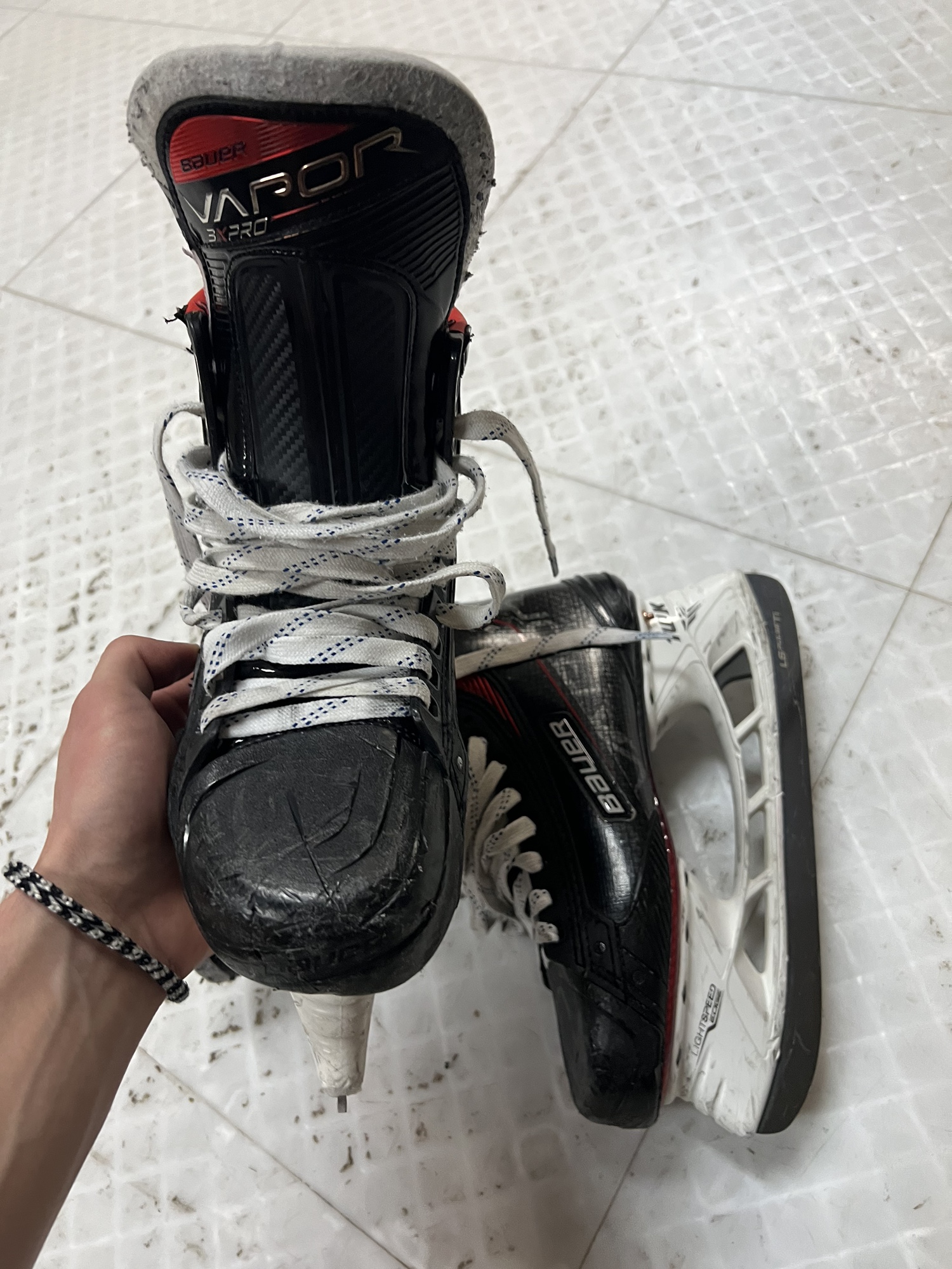 Used Bauer Regular Width Size 8 Vapor 3X Pro Hockey Skates | SidelineSwap