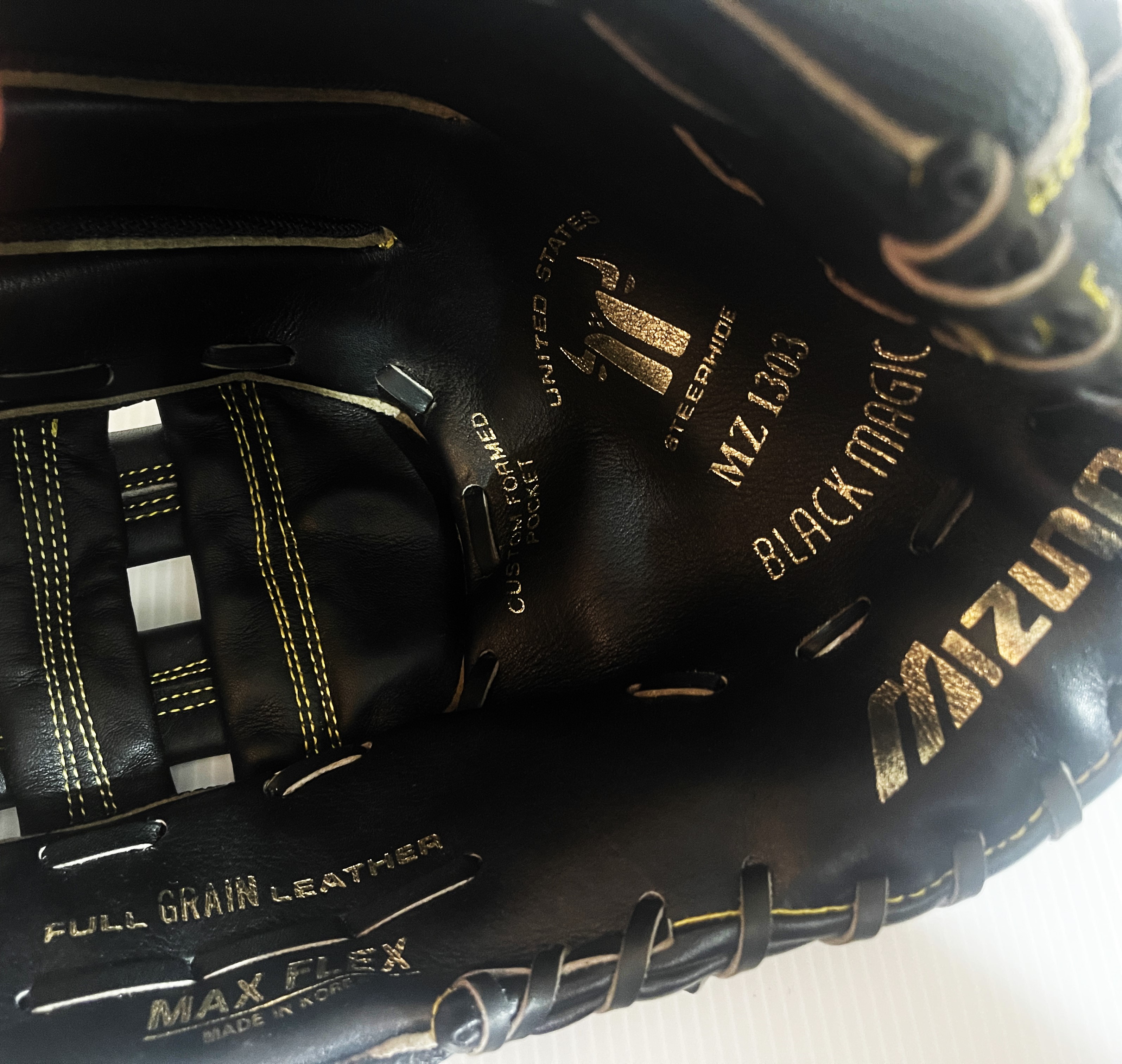 MIZUNO MZ 1303 PRO MODEL BLACK RHT 13” Black Magic BASEBALL GLOVE ...