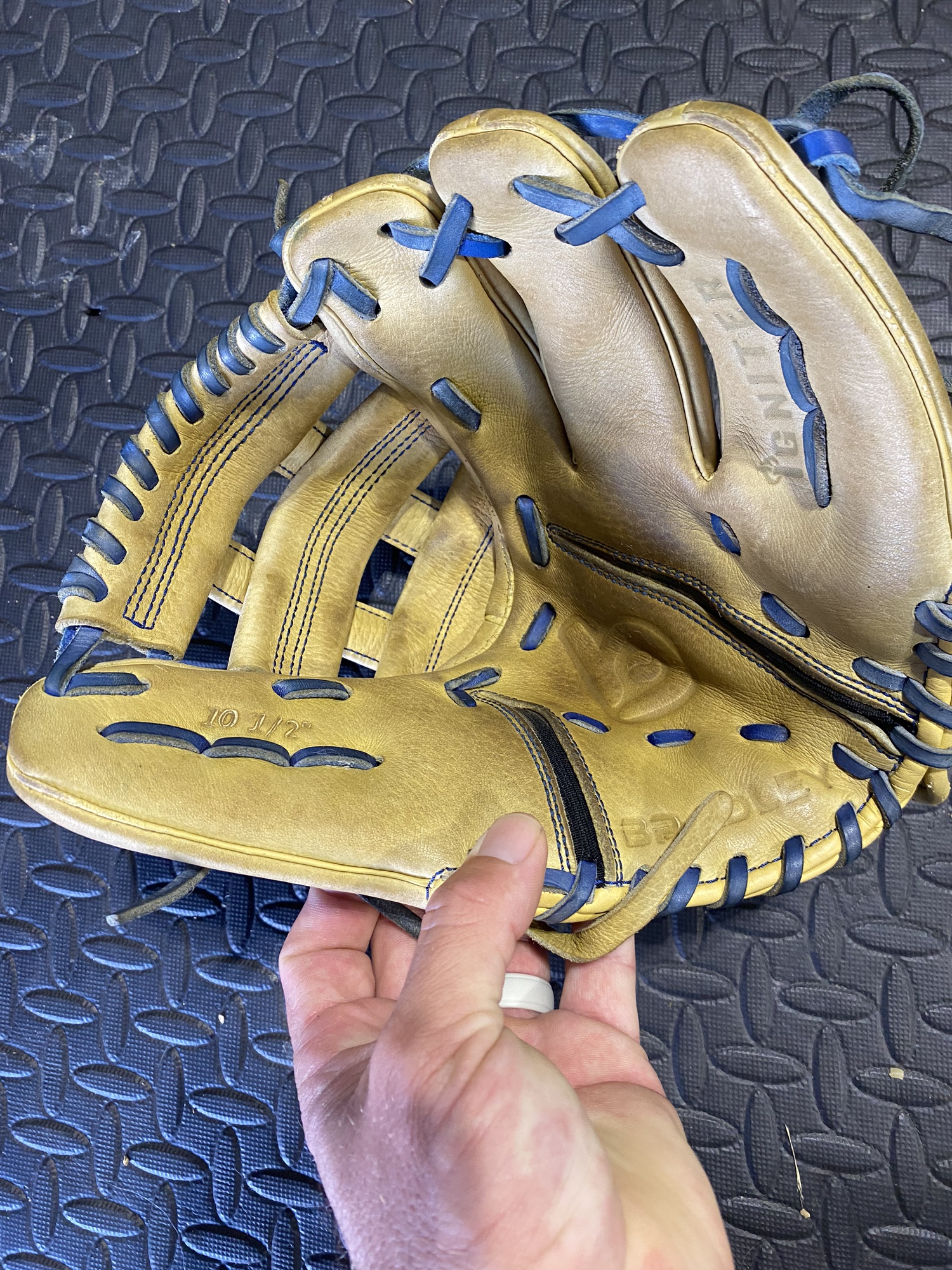Bradley 4 Finger Igniter Baseball Glove 10.50” | SidelineSwap