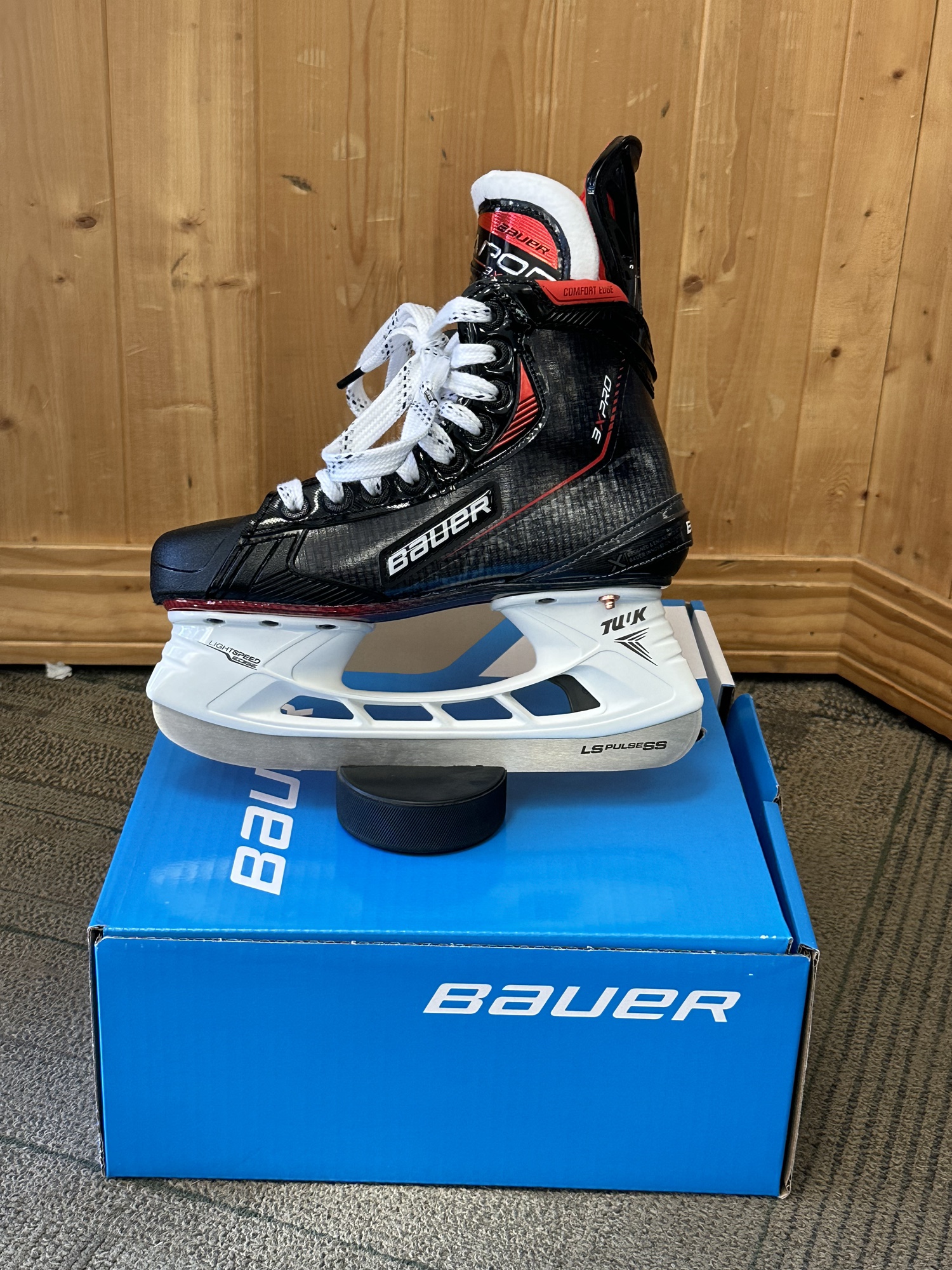 New Bauer Regular Width Size 3 Vapor 3X Pro Hockey Skates | SidelineSwap
