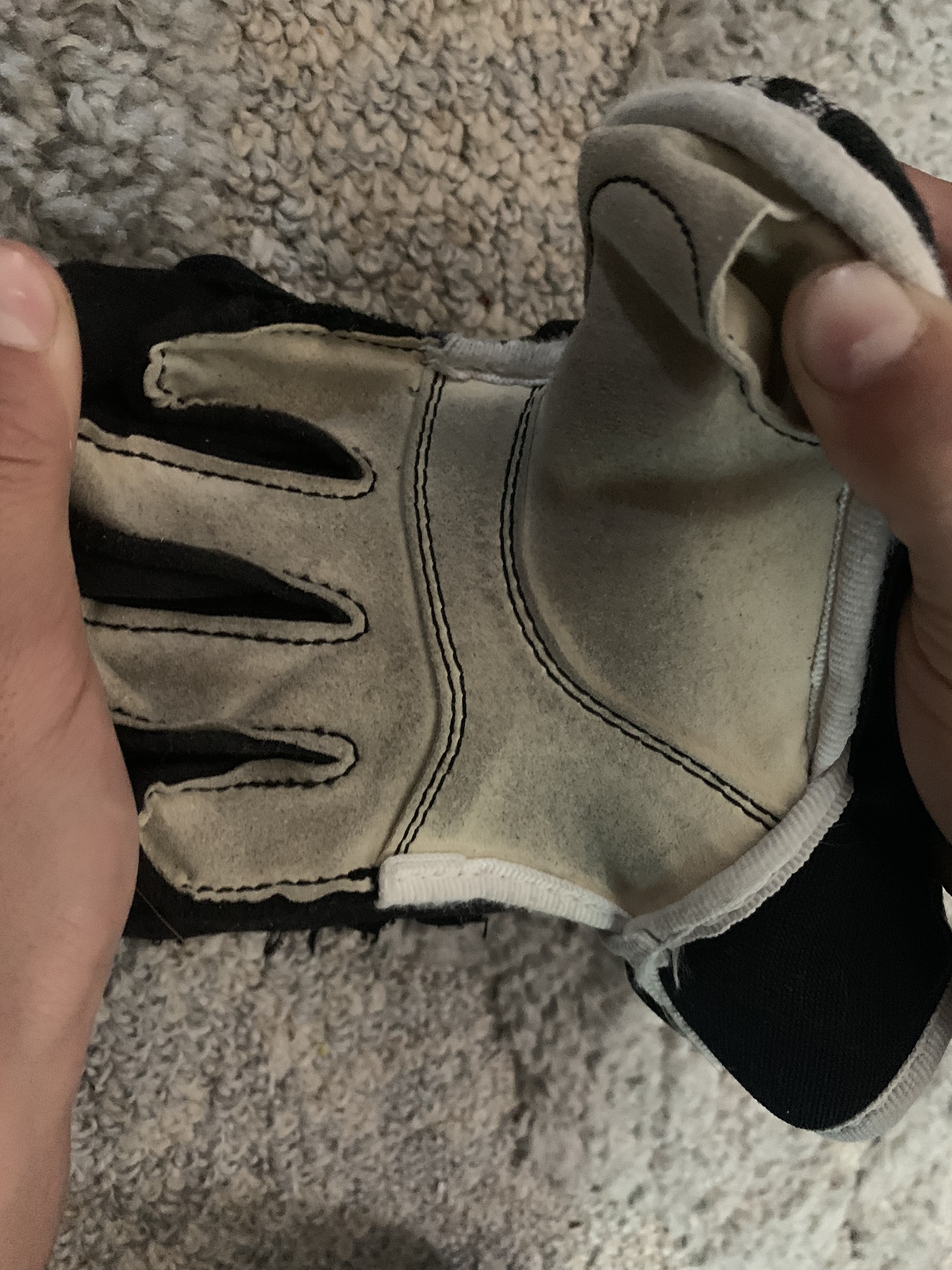 CCM 9" Tacks 4R2 Gloves | SidelineSwap