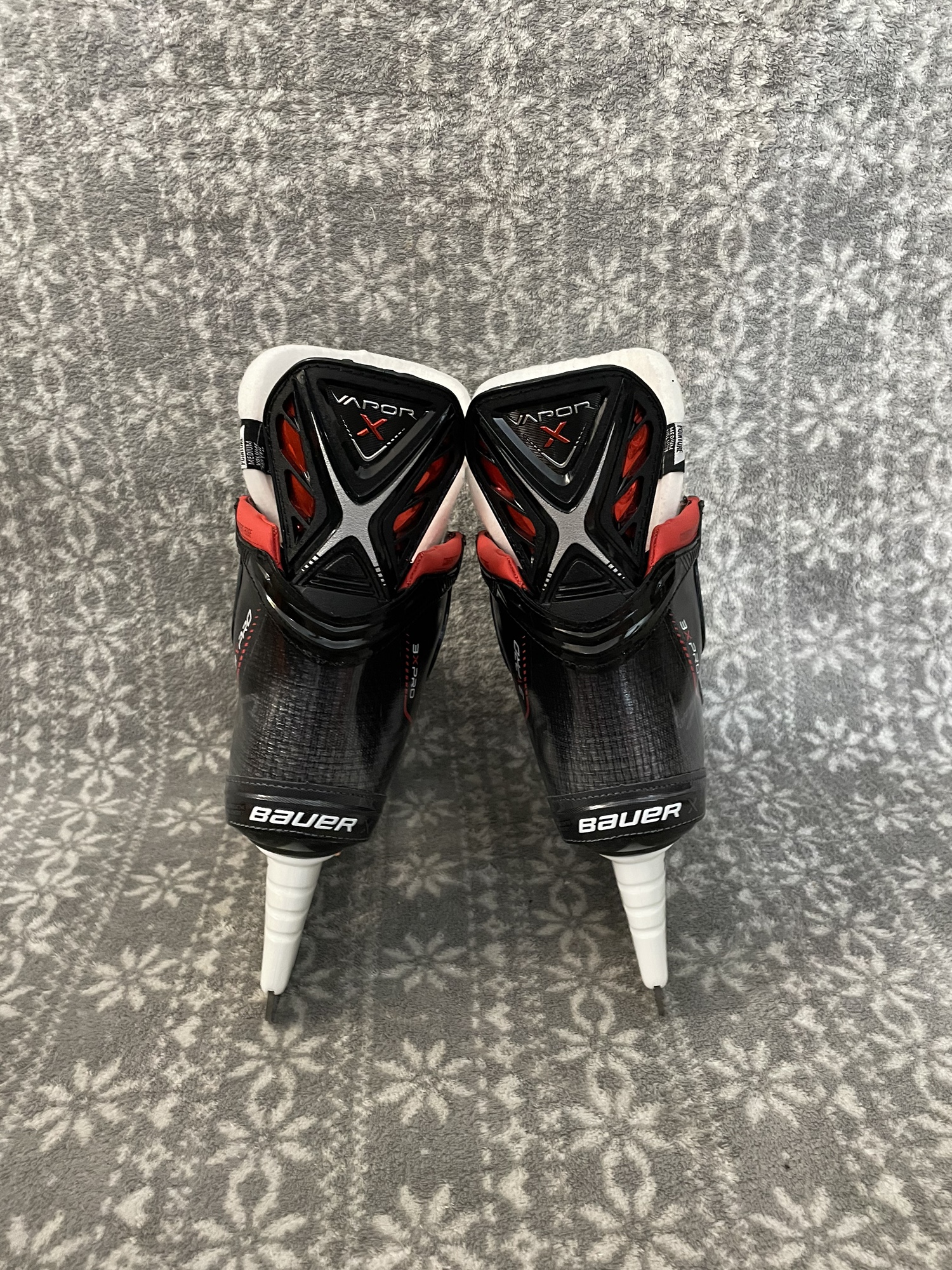 Like New Intermediate Bauer Vapor 3X Pro Hockey Skates Size 6 Fit 2 ...