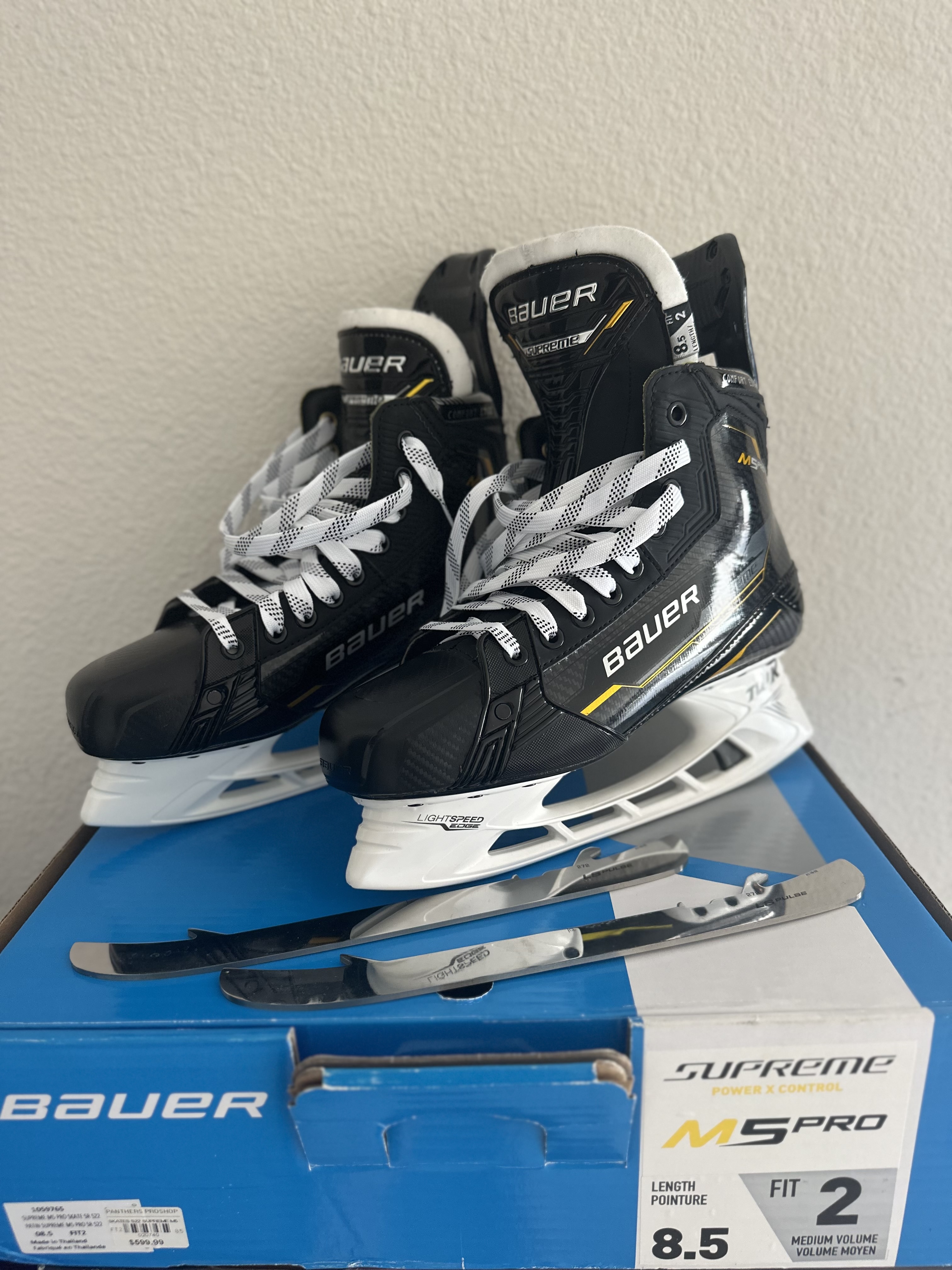 Senior New Bauer Supreme M5 Pro Hockey Skates Regular Width Size 8.5 ...