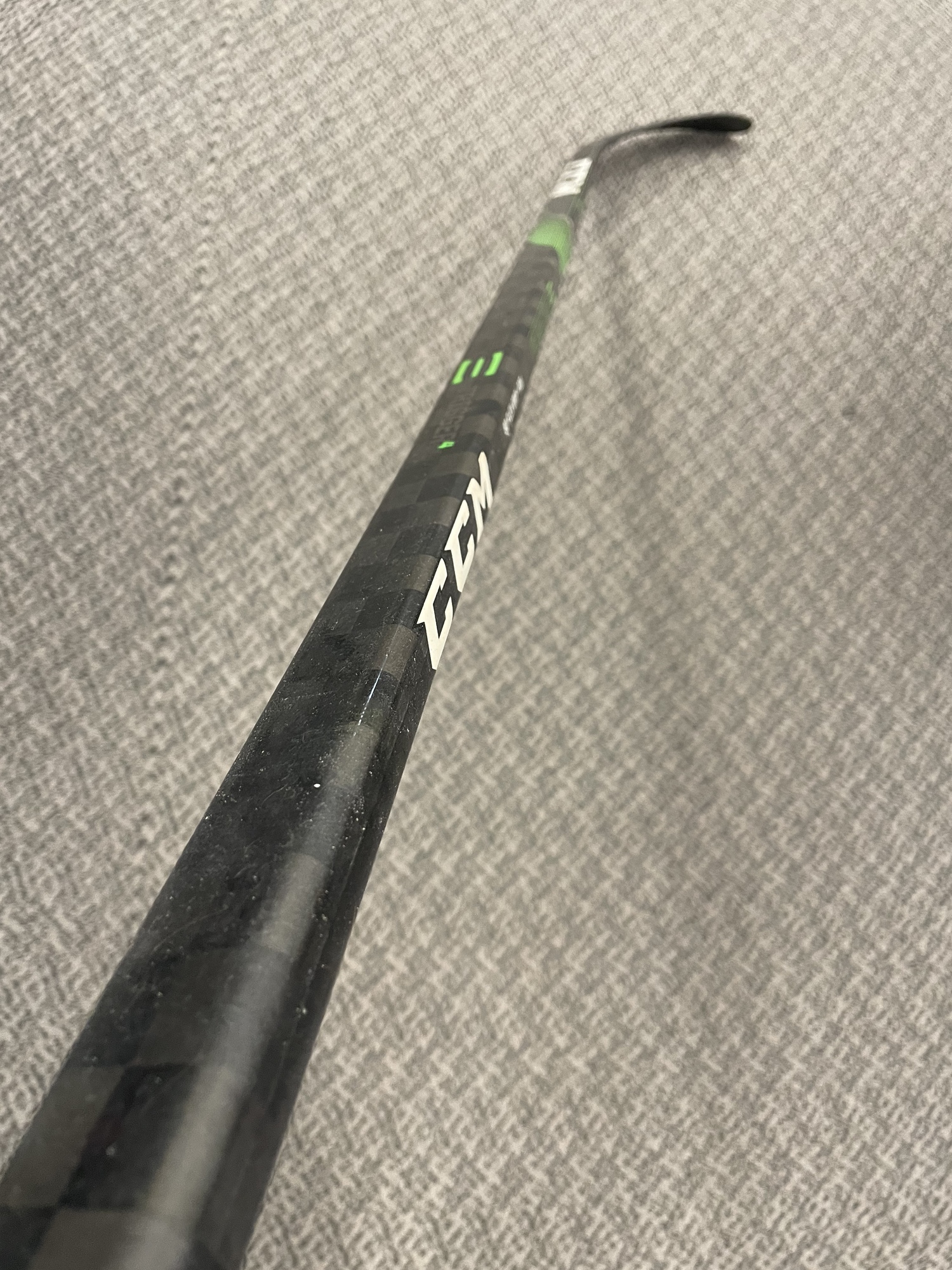 USED ONCE CCM Trigger 4 80 flex P28 curve left hand stick | SidelineSwap