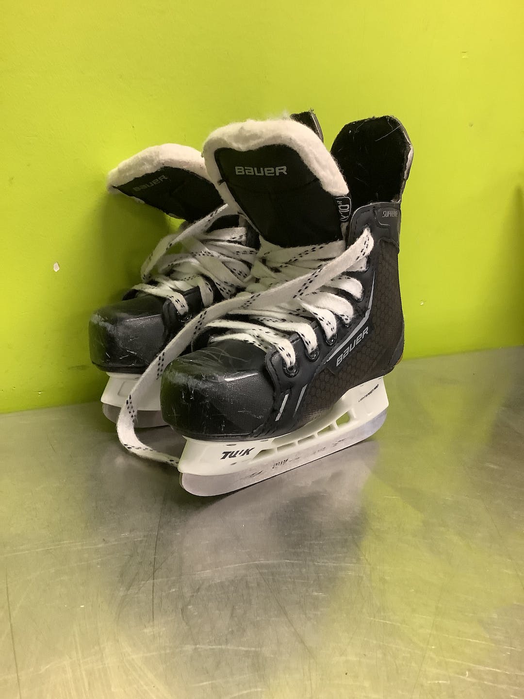 Used Bauer One4 Youth 10.0 Ice Hockey Skates | SidelineSwap