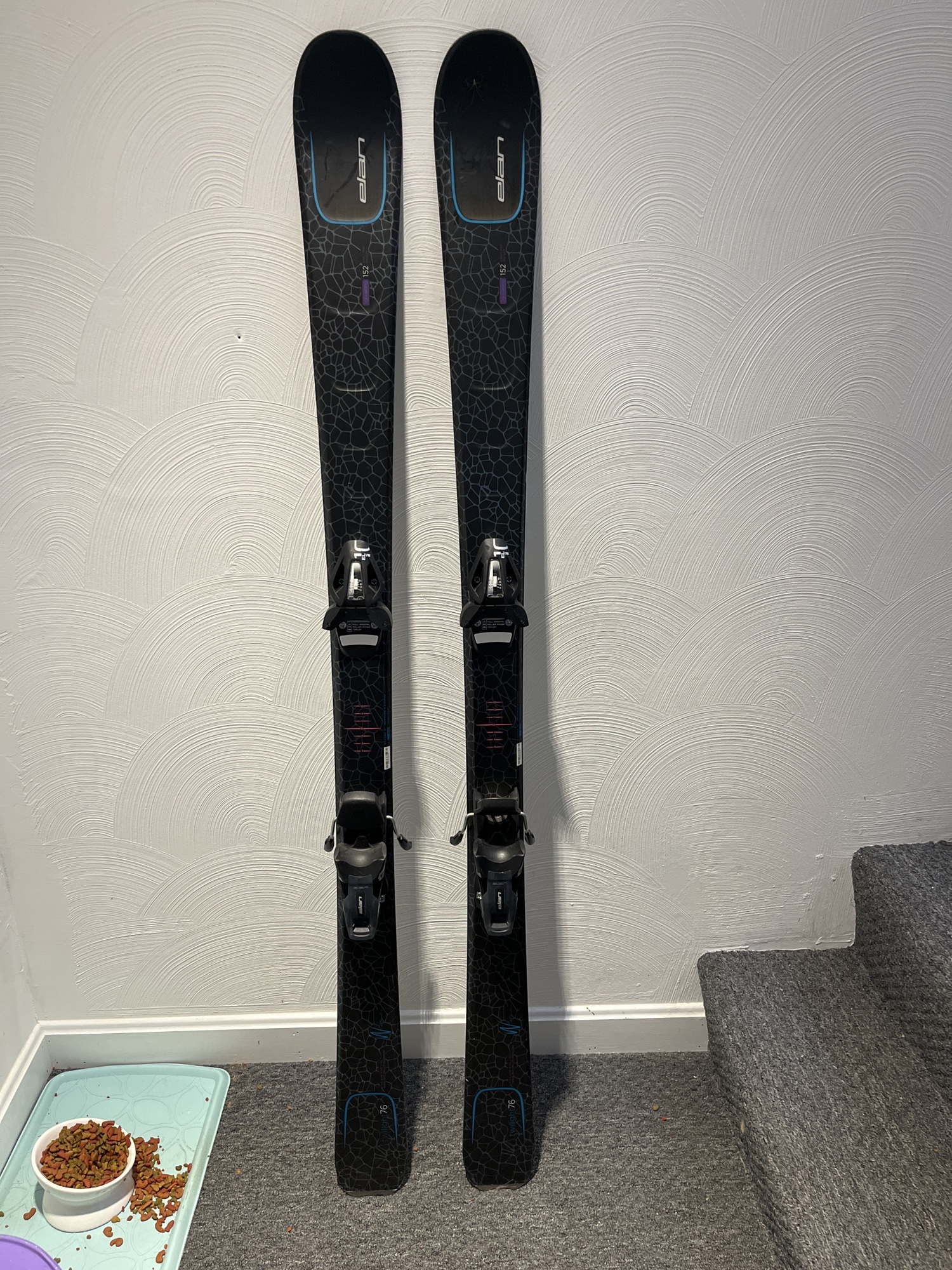 Elan Twilight 76 152 Women's All Mountain With Bindings Max Din 10 Twilight 76 Skis | SidelineSwap
