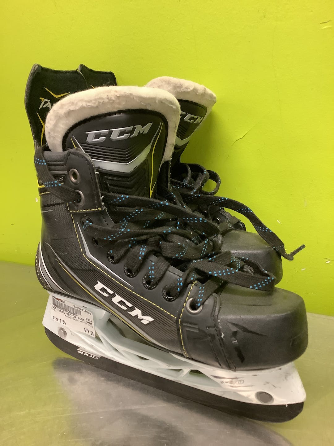 Used Ccm Tacks Vector Plus Junior 04 Ice Hockey Skates | SidelineSwap
