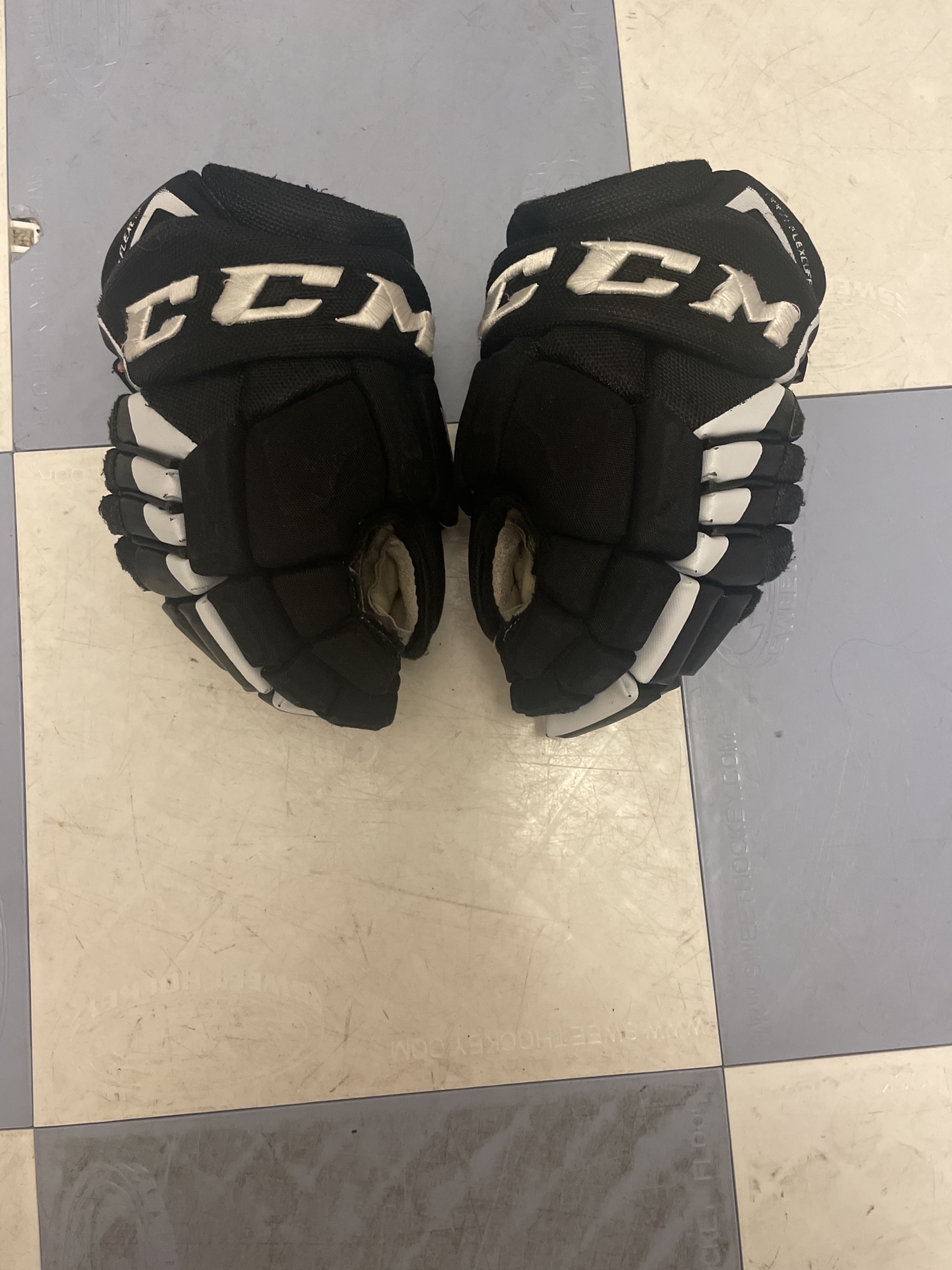 CCM 12" Jetspeed FT4 Pro Gloves | SidelineSwap