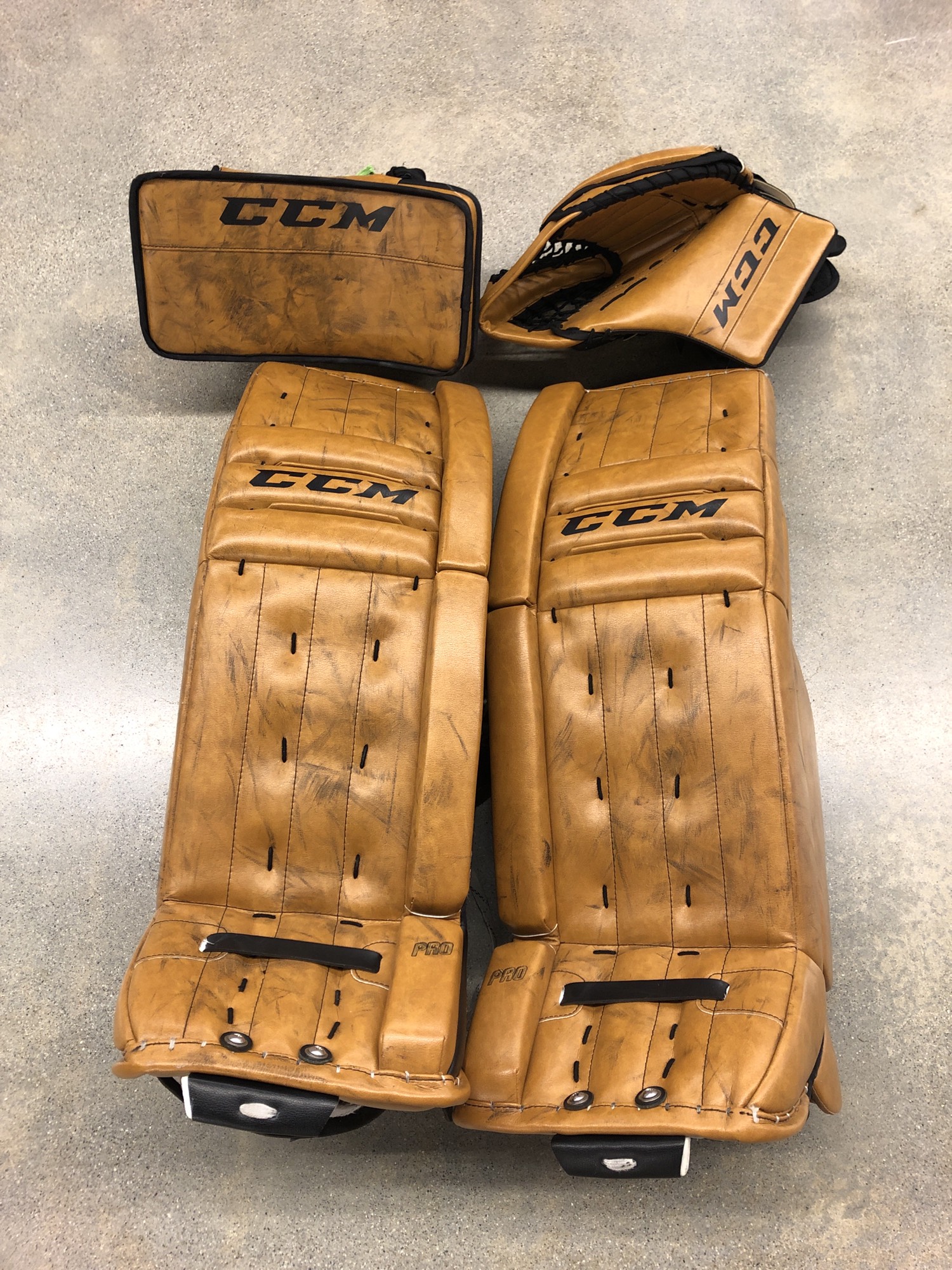 Used CCM Retro Flex Regular Hockey Goalie Full Set (34" + 2 ...