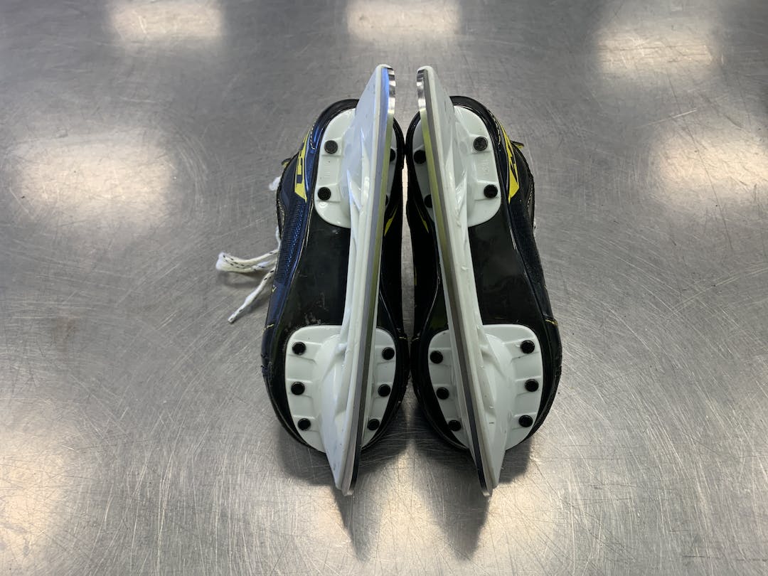 Used Ccm Super Tacks 9350 Youth 10.0 Ice Hockey Skates | SidelineSwap