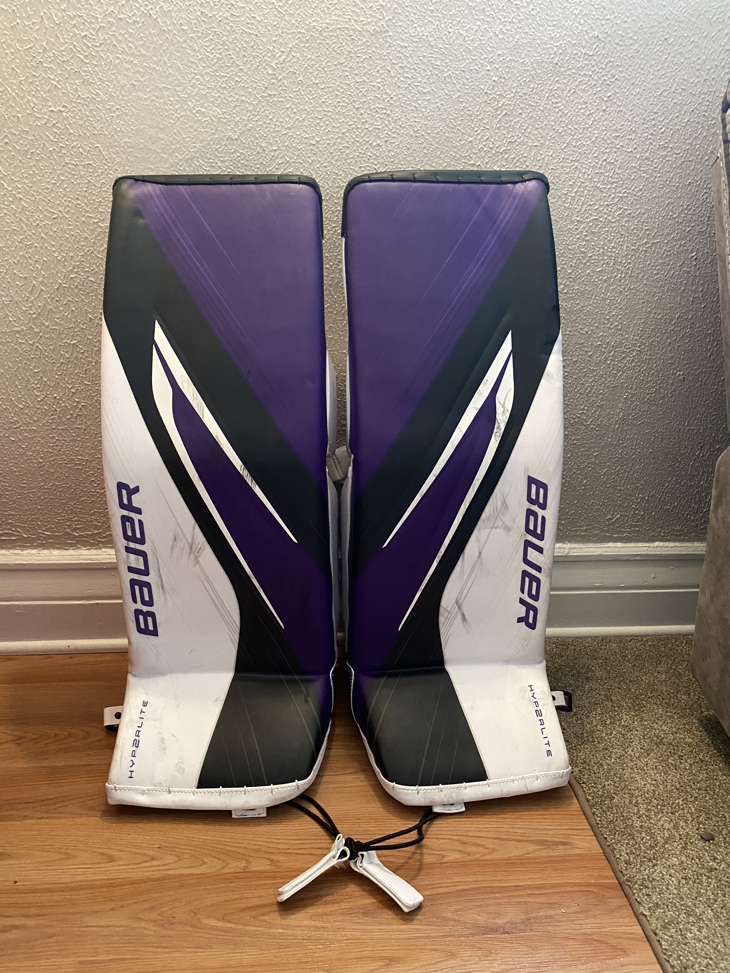 Large Bauer Hyperlite 2 Goalie Leg Pads | SidelineSwap