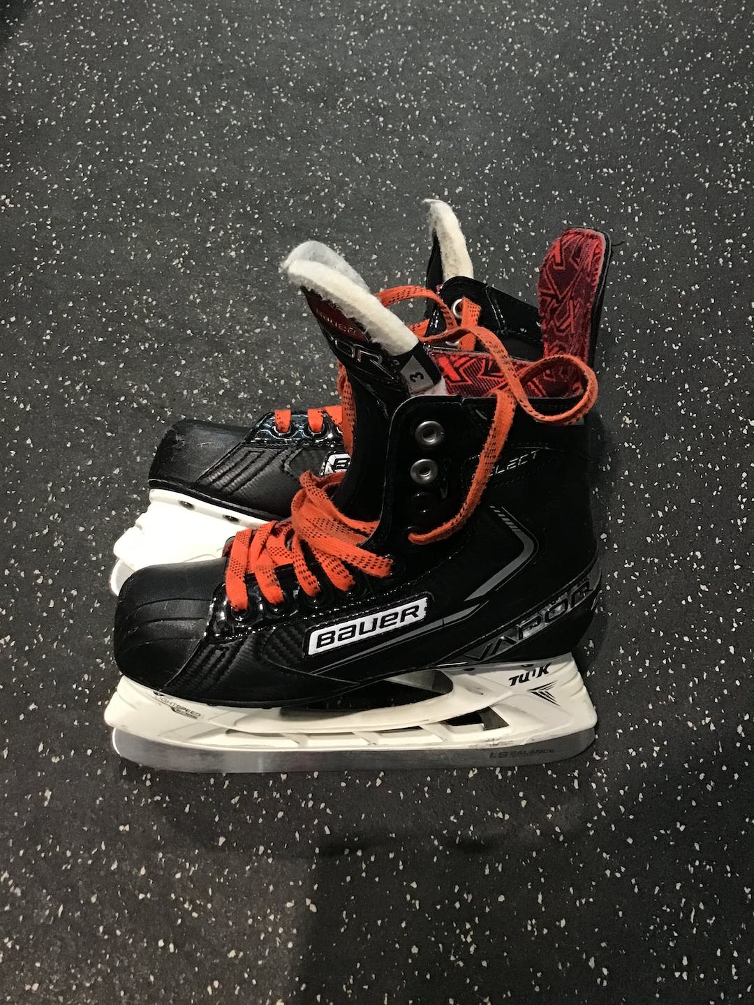 Used Bauer Vapor Select Junior 03 Ice Hockey Skates | SidelineSwap
