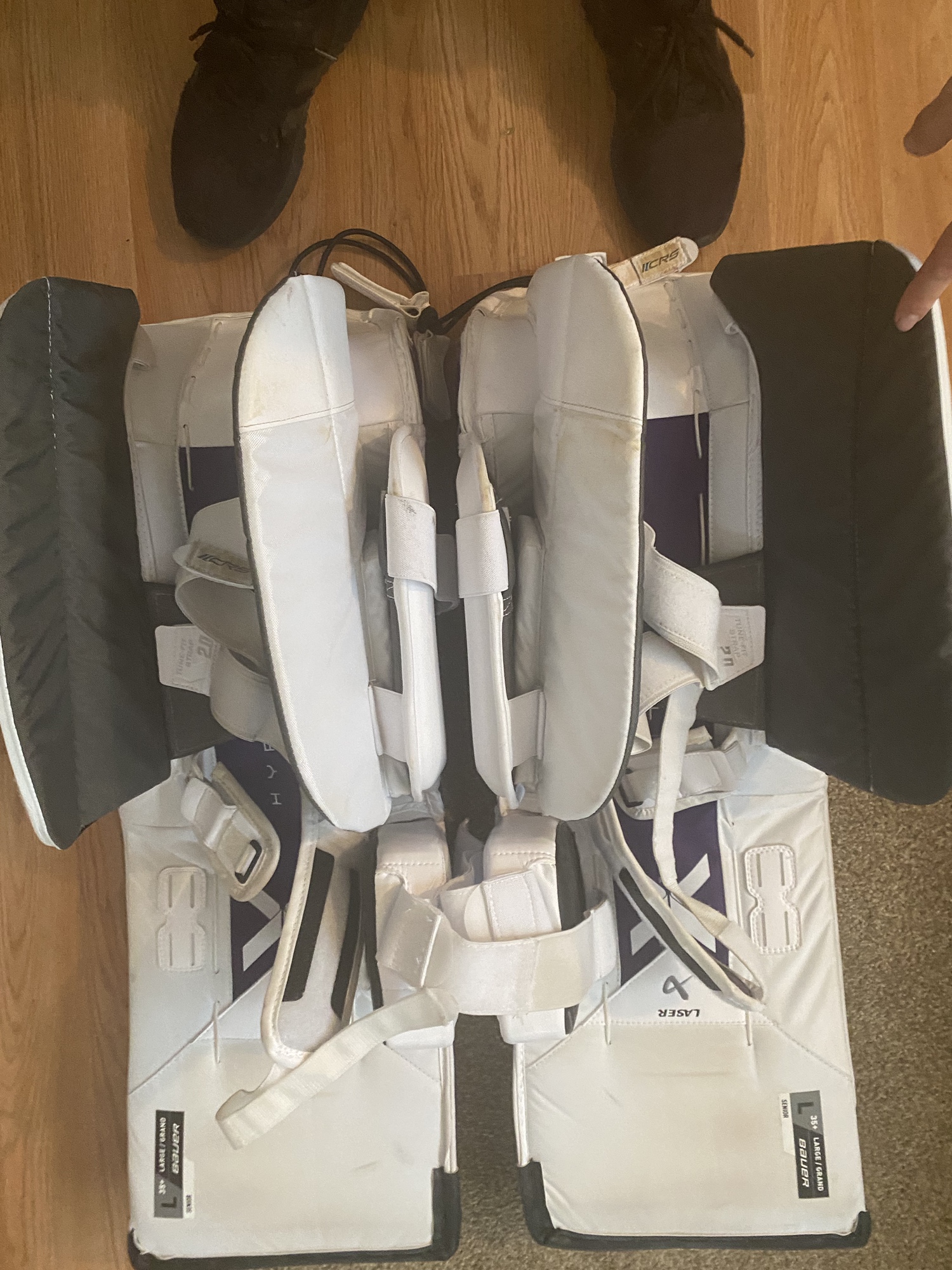 Large Bauer Hyperlite 2 Goalie Leg Pads | SidelineSwap