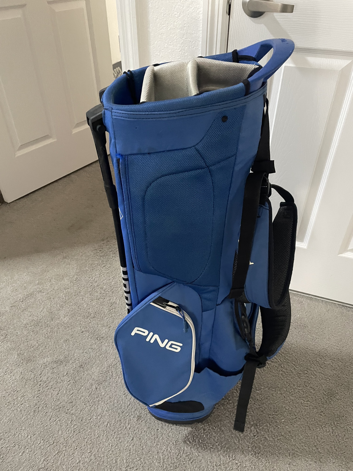 Ping Hoofer Golf Stand Bag With club dividers, rain cover and double ...