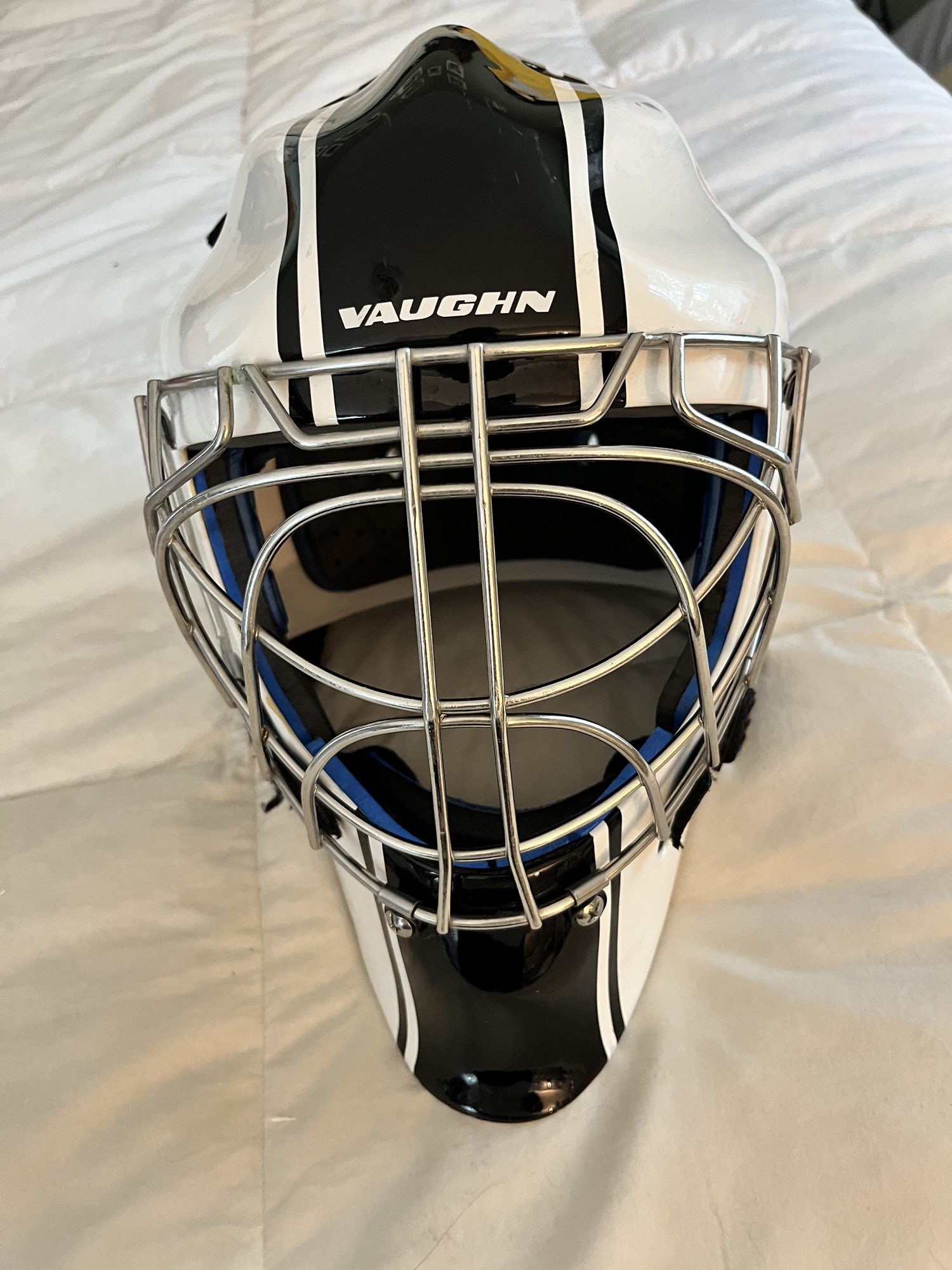 Vaughn VM Pro Velocity Senior Goal Mask With Cat Eye Cage | SidelineSwap