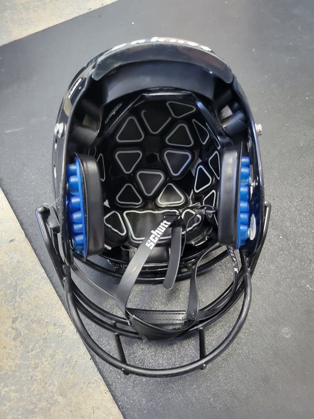 Used Schutt 2022 Vengeance A11 Helmet Lg Football Helmets | SidelineSwap