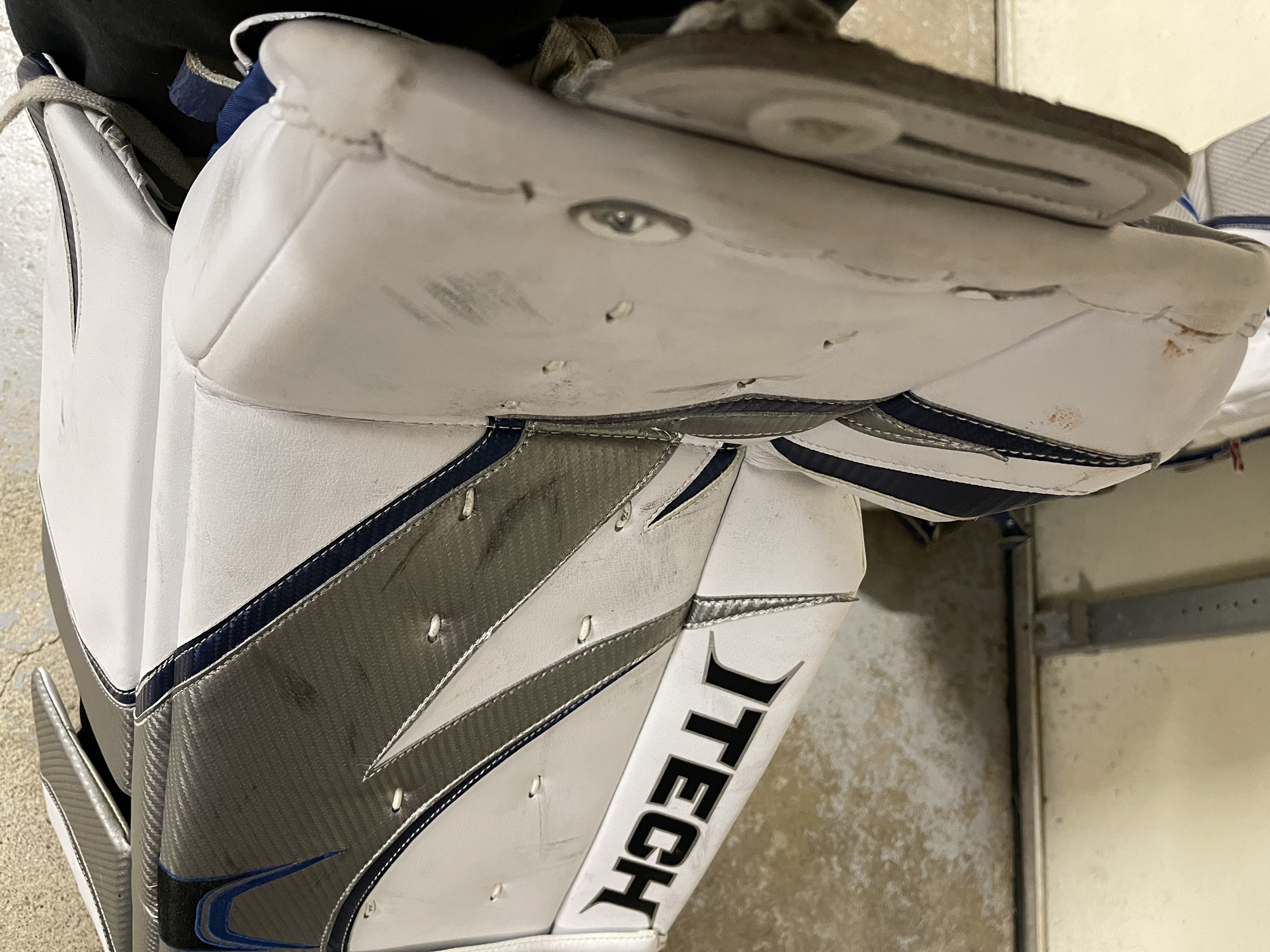 34" Itech X-Wing Goalie Leg Pads | SidelineSwap