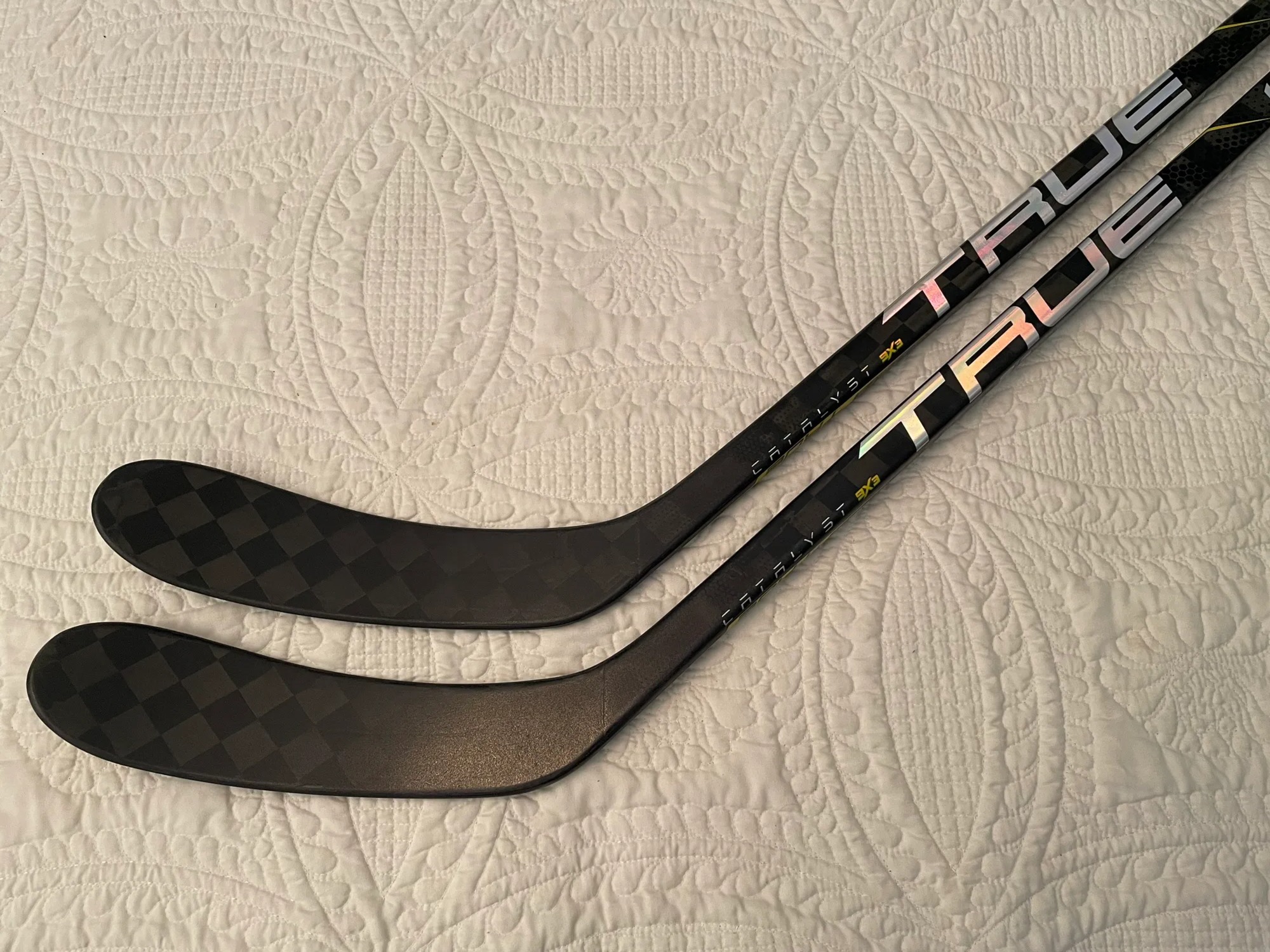 Two Pack of New True Catalyst 9x3 Junior Hockey Stick Right hand 40 ...