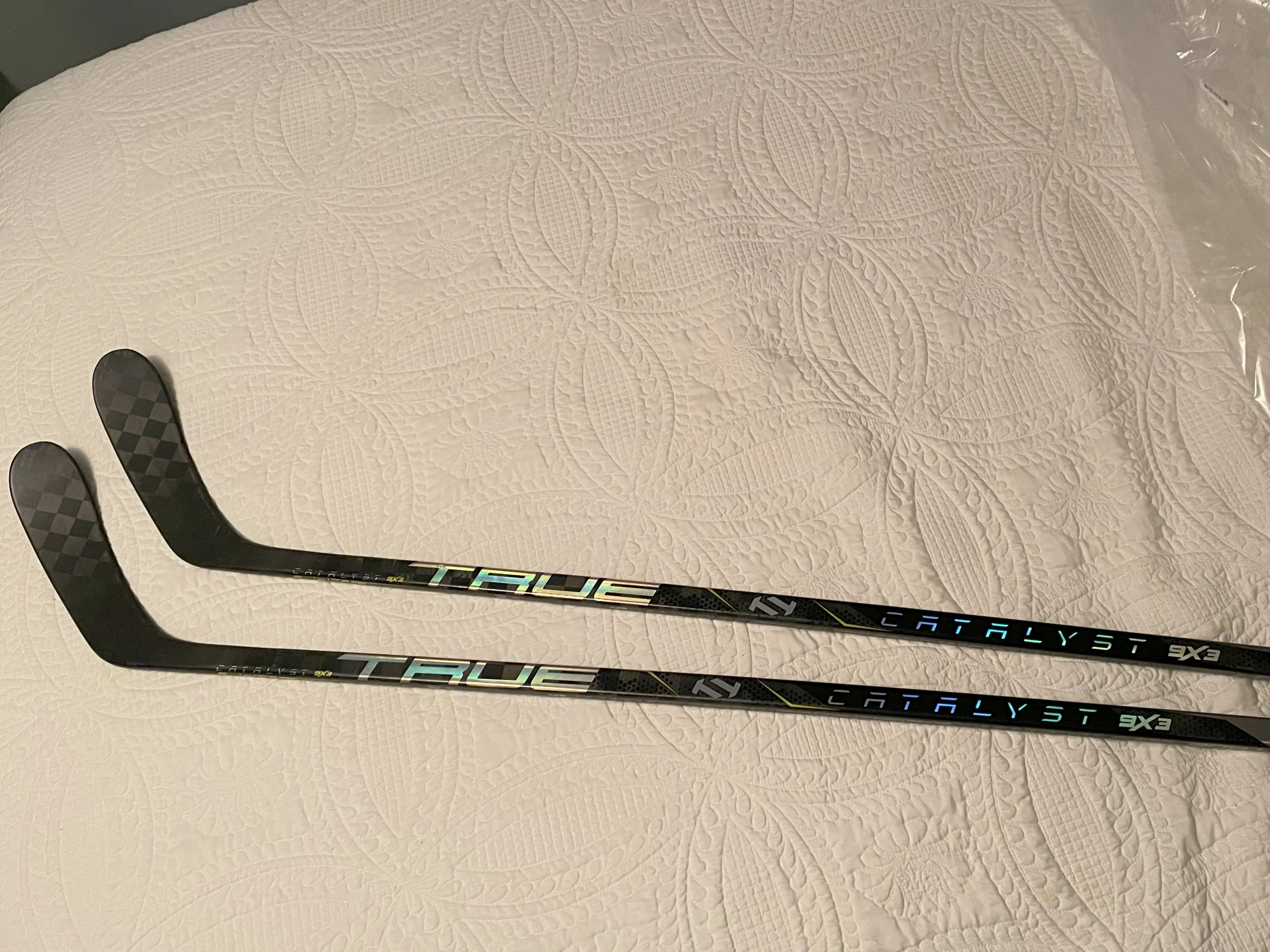 Two Pack of New True Catalyst 9x3 Junior Hockey Stick Right hand 40 ...