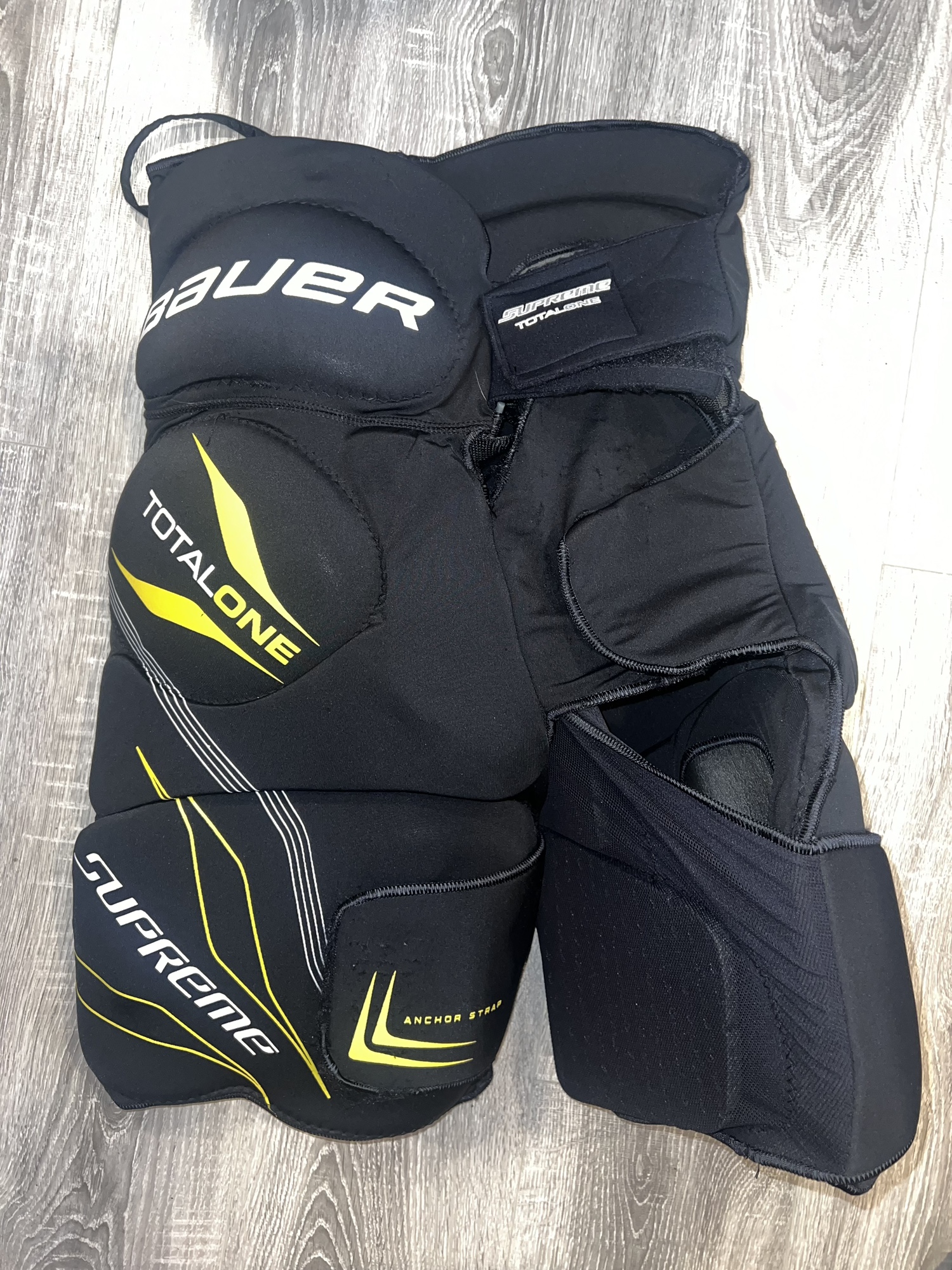 Used Medium Bauer Supreme total one Girdle | SidelineSwap