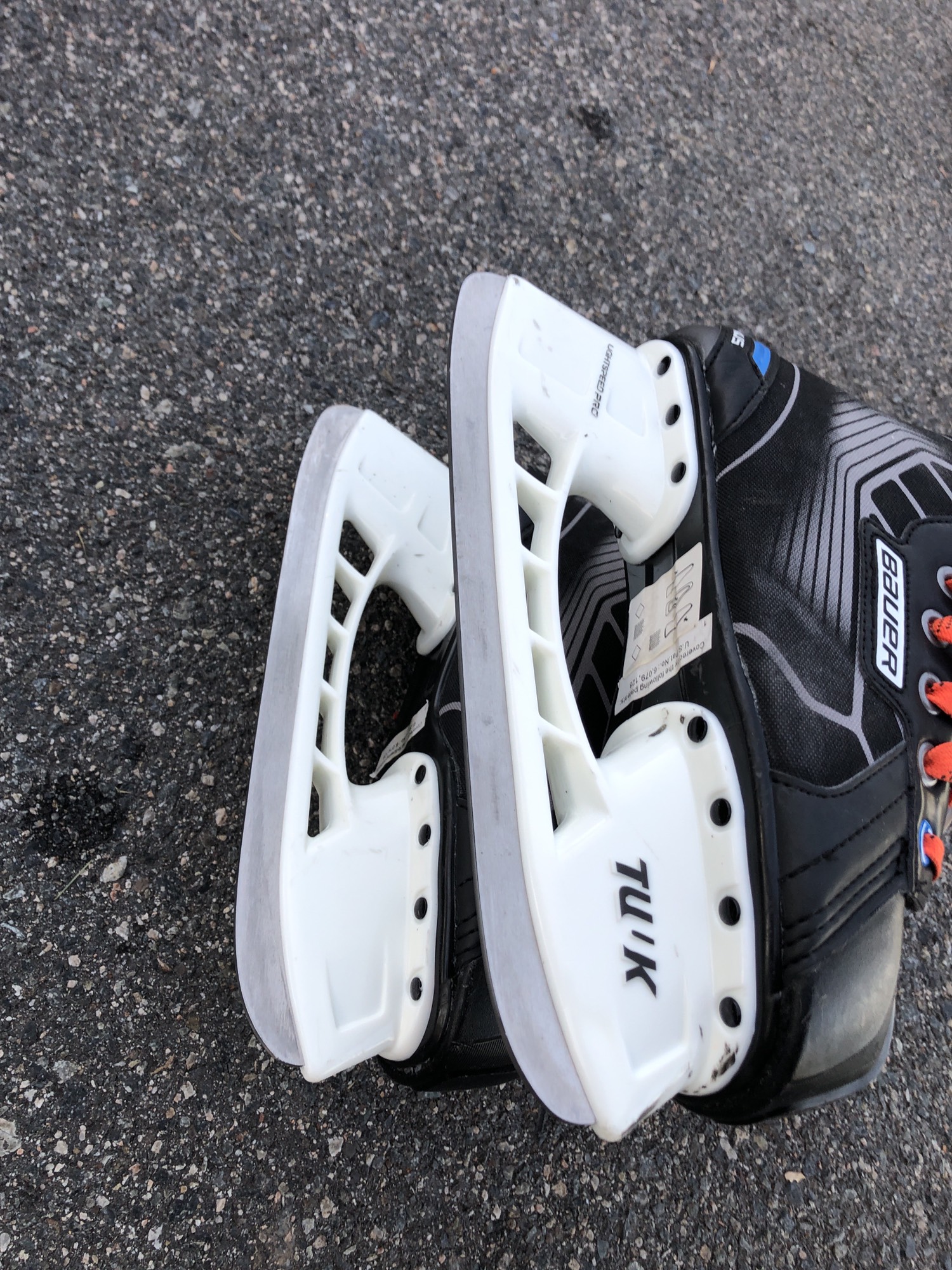 Junior Used Bauer Nexus 6000 Hockey Skates D&R (Regular) 5.0 | SidelineSwap