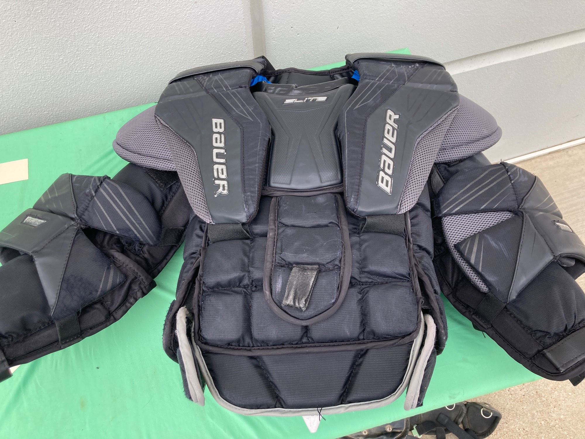 Used Small Bauer Elite Goalie Chest Protector | SidelineSwap